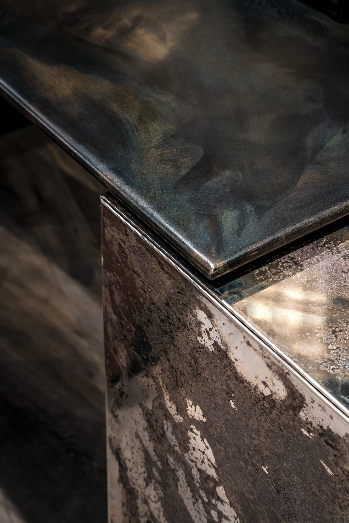 NOCTIS VANITY Metal dressing table By Henge | design Massimo Castagna