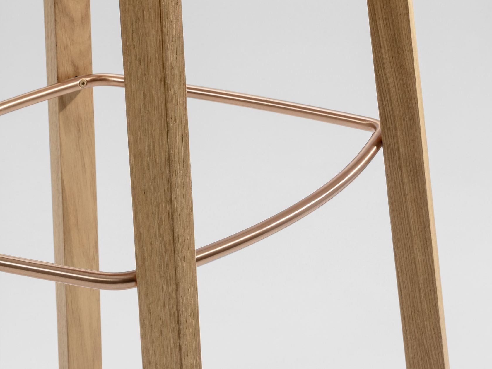 NONOTO BAR Solid wood barstool with footrest By ZEITRAUM | design Läufer + Keichel