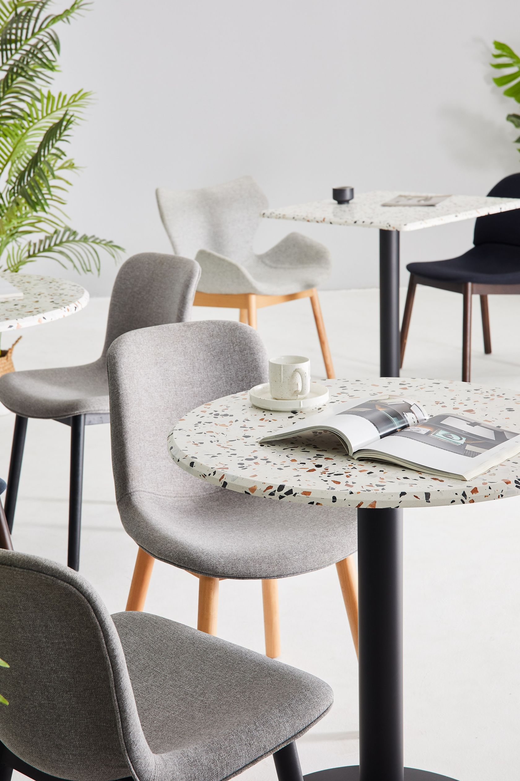 NOUGAT | Round table Table By grado design