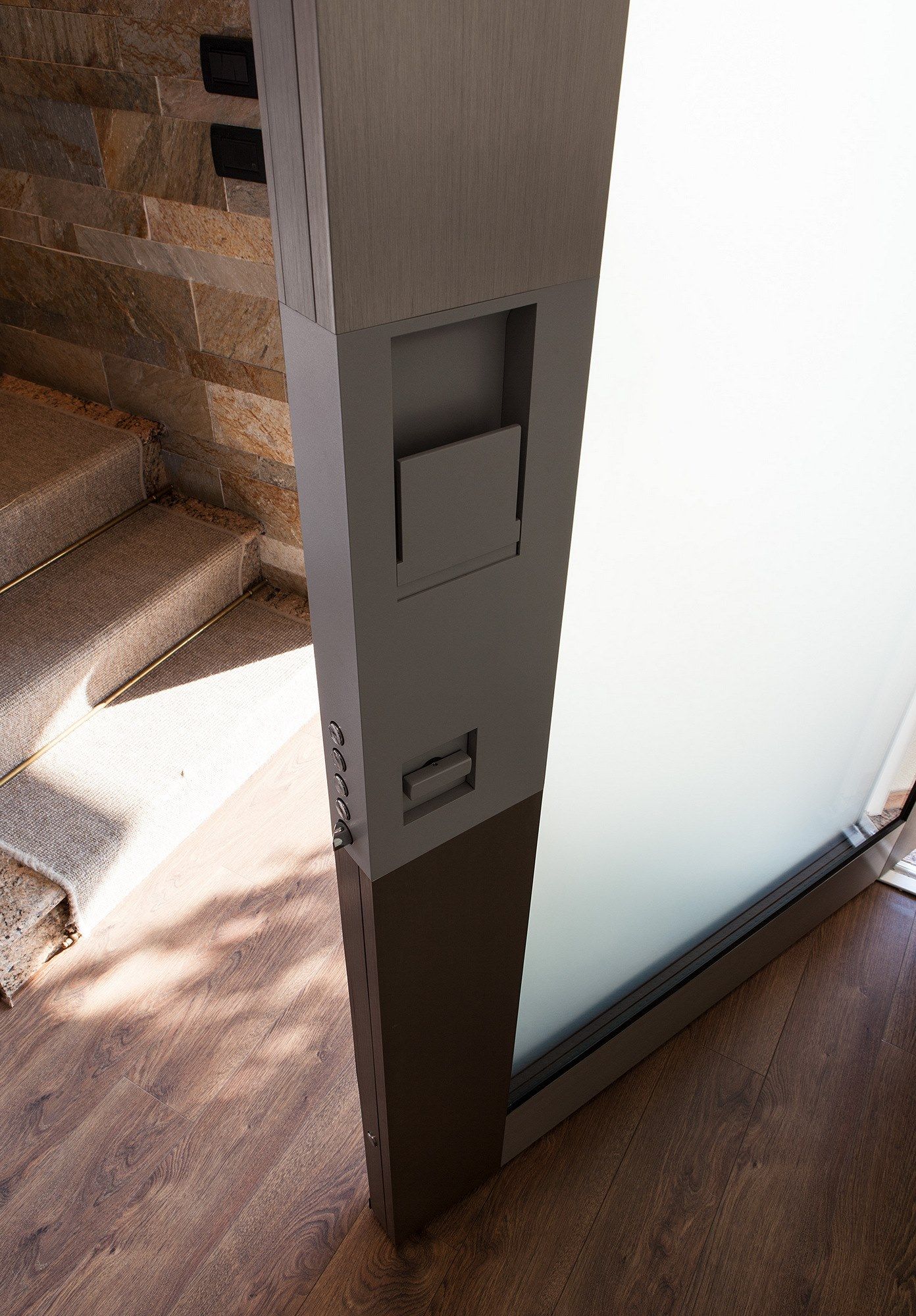 NOVA | Entry door with electronic lock 门和大门 By OIKOS VENEZIA