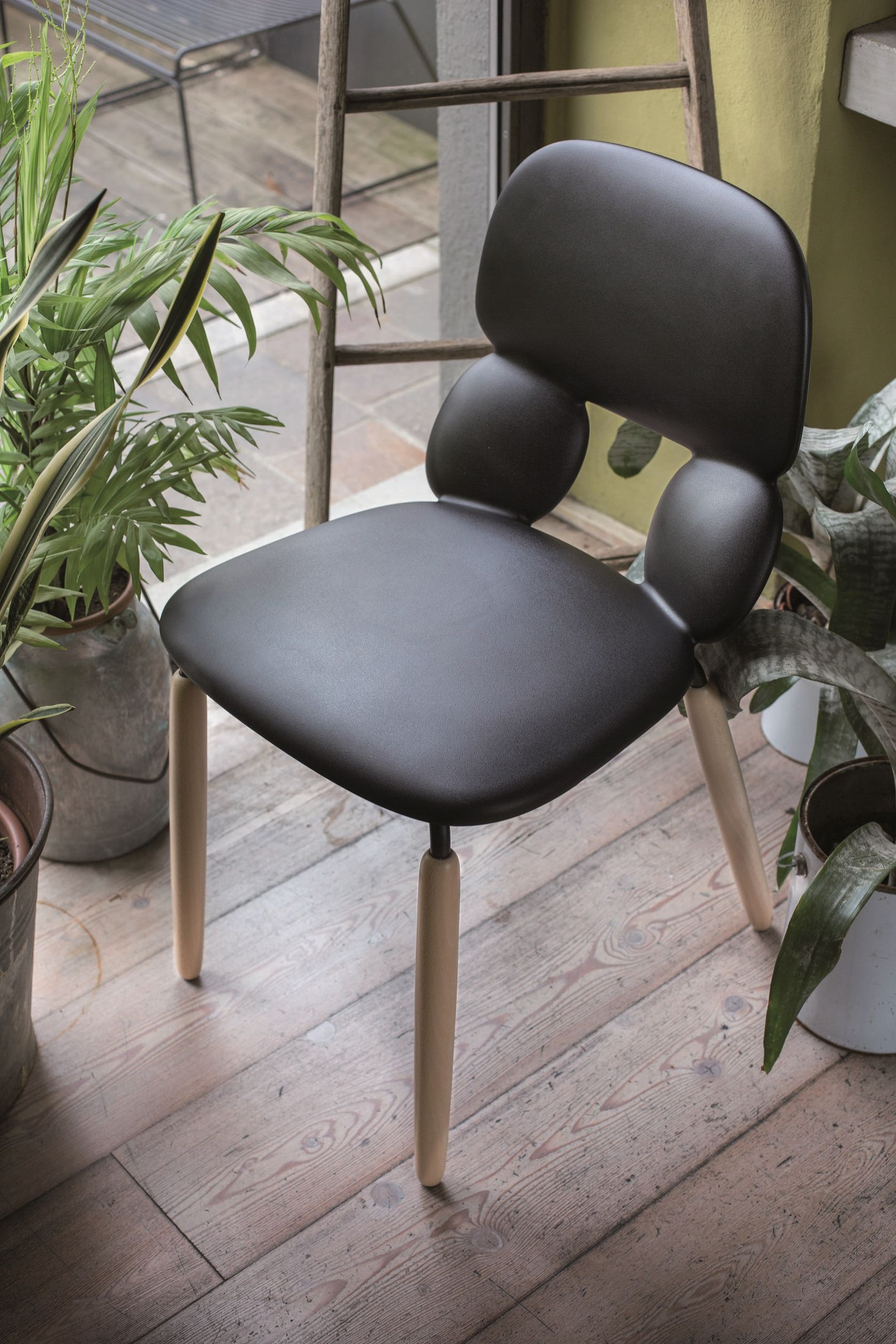 NUBE W Chair By CHAIRS & MORE