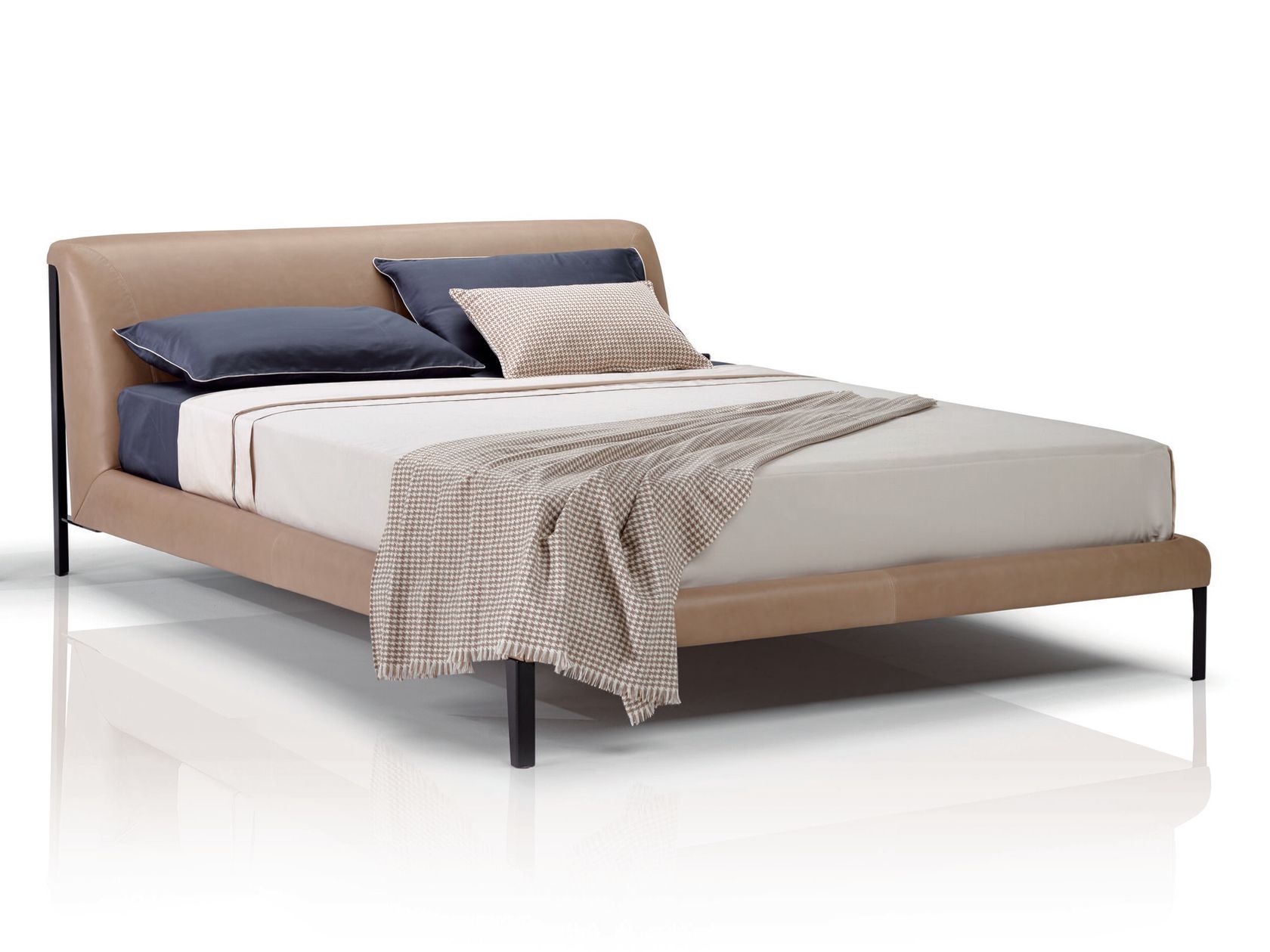 DIAMANTE Bed By Natuzzi Italia | design Maurizio Manzoni, Roberto Tapinassi