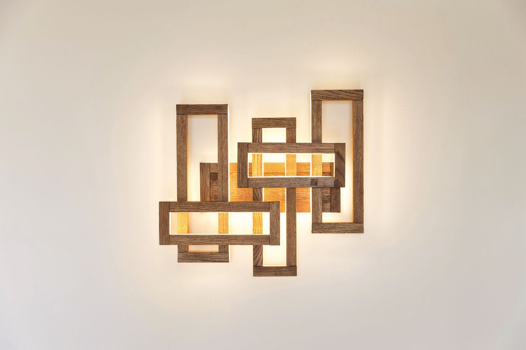 PLEX Lámpara de pared LED de madera maciza By Next Level Design Studio