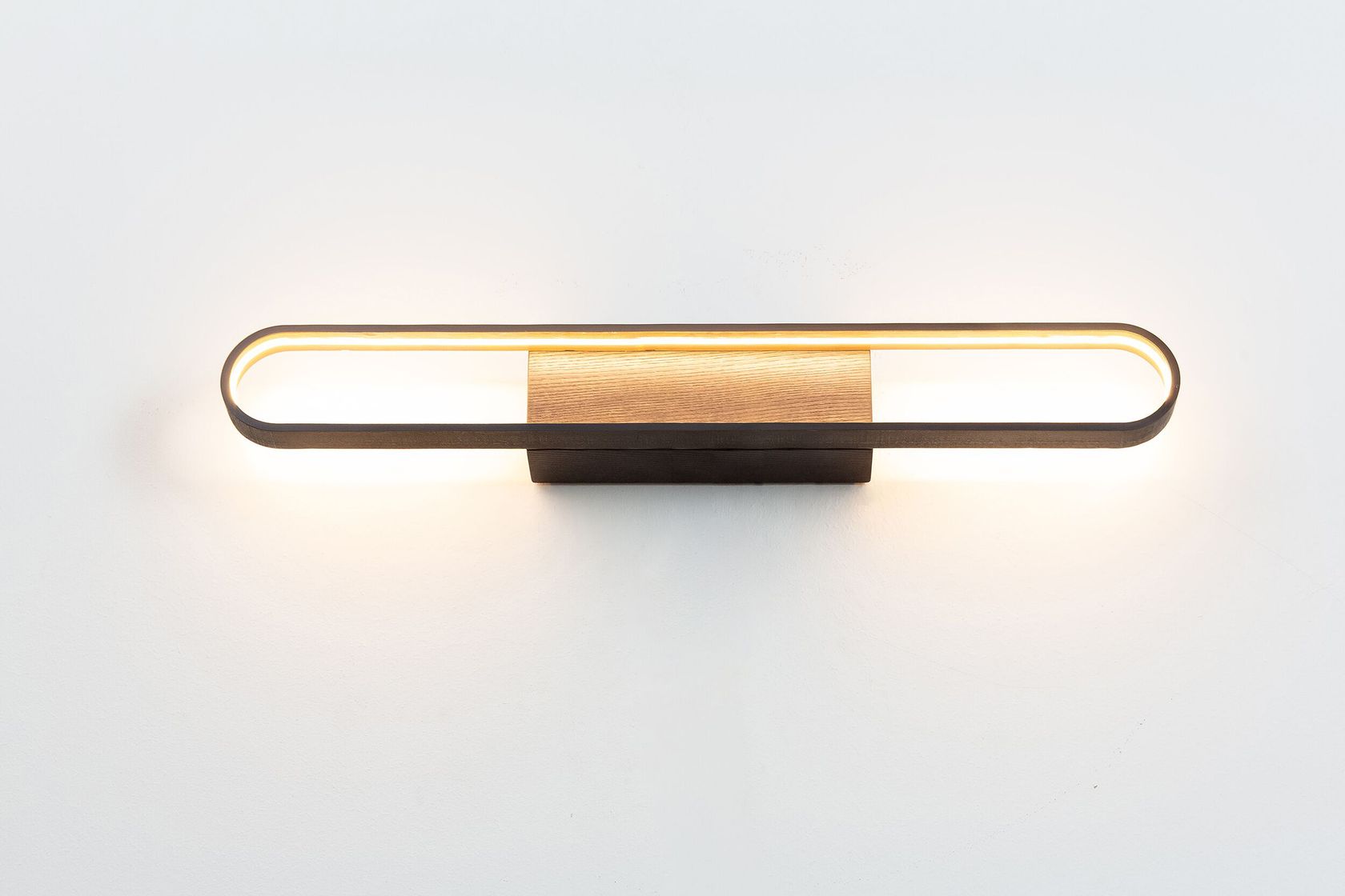 PULSAR Lámpara de pared LED de madera maciza By Next Level Design Studio