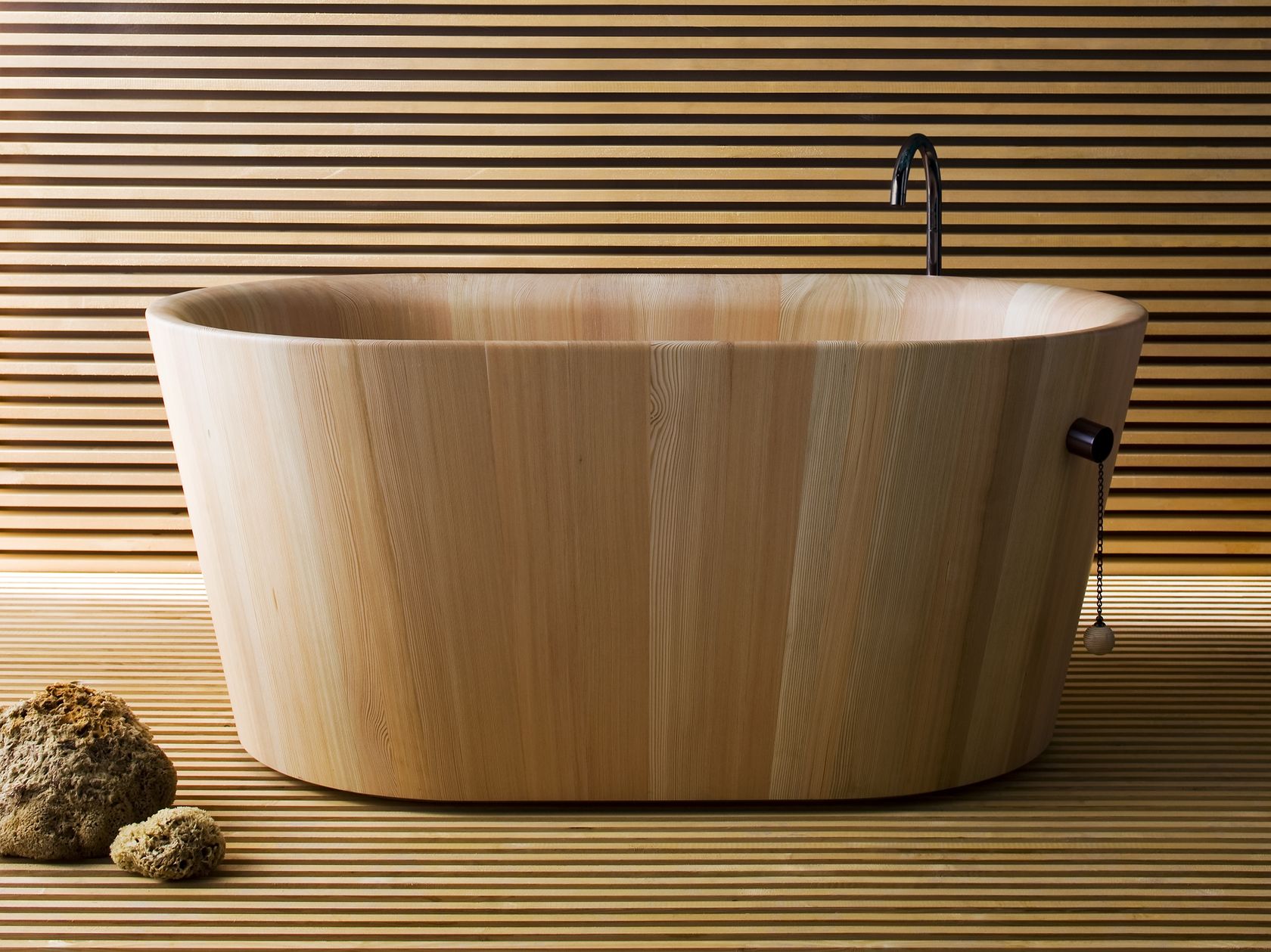 OFURO Freestanding oval larch bathtub By Rapsel | design Matteo Thun ...
