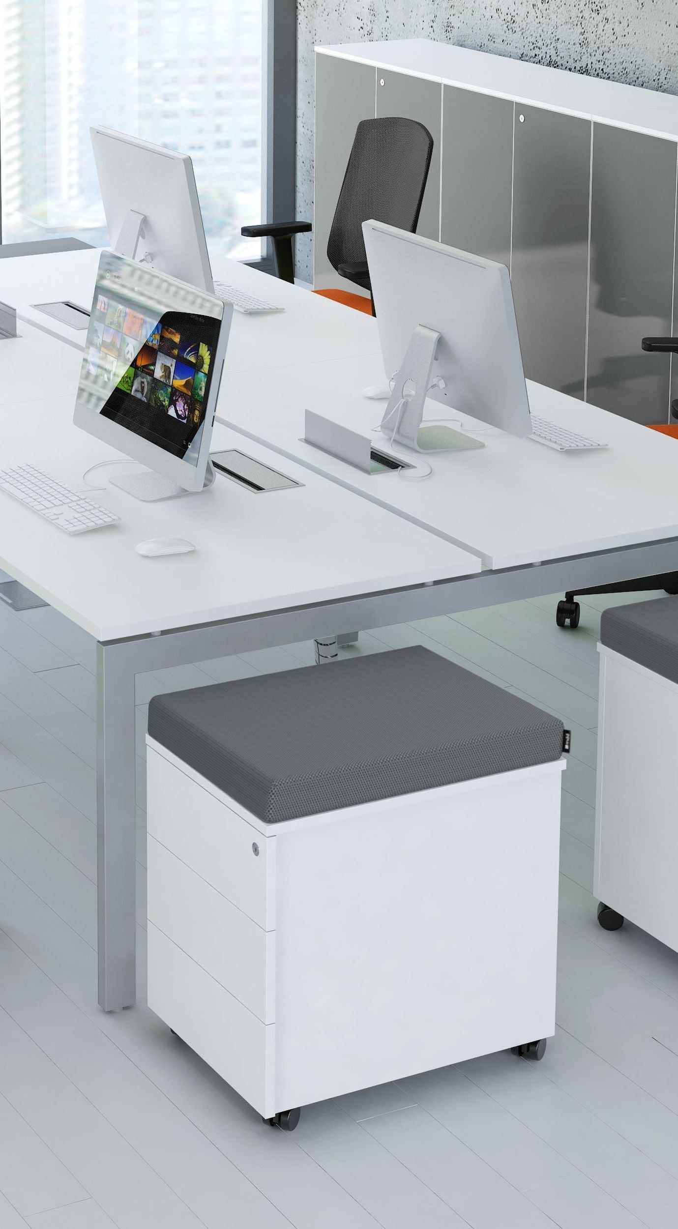 OGI_U Multiple office desk with sound absorbing screens By MDD