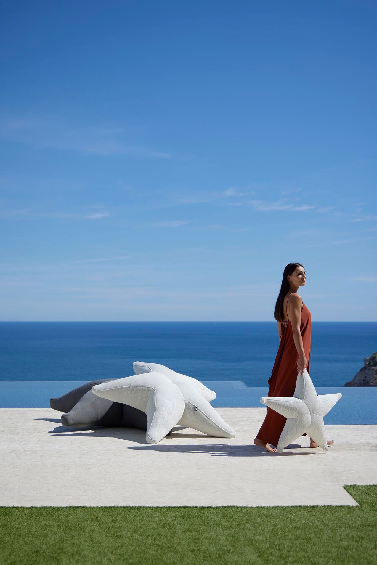 STARFISH S Floating pool lounge By OGO