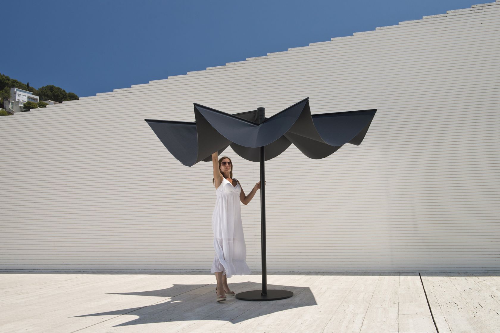 OM Round technical fabric Garden umbrella By Calma | design Andreu Carulla