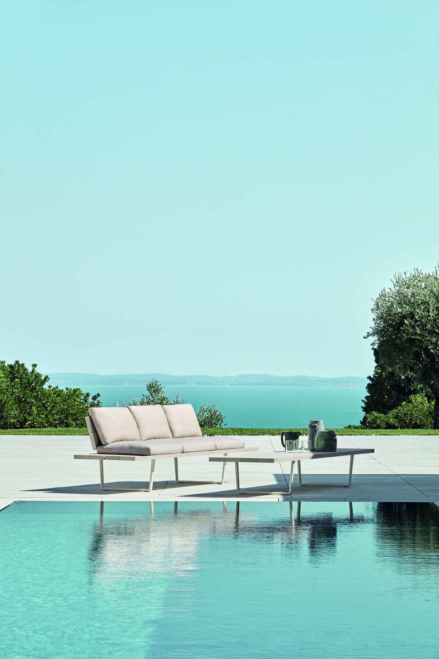 ORIZON | Garden table Orizon Collection By FAST design Lievore Altherr