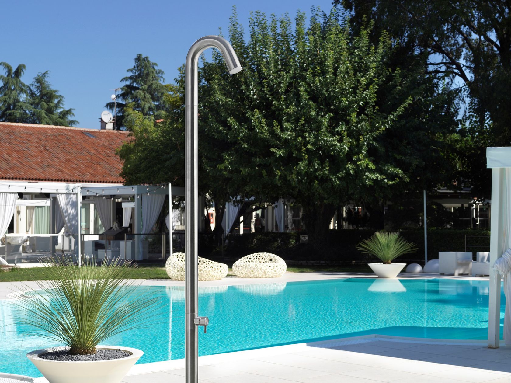 OUTDOOR 001 Stainless steel outdoor shower By Linki