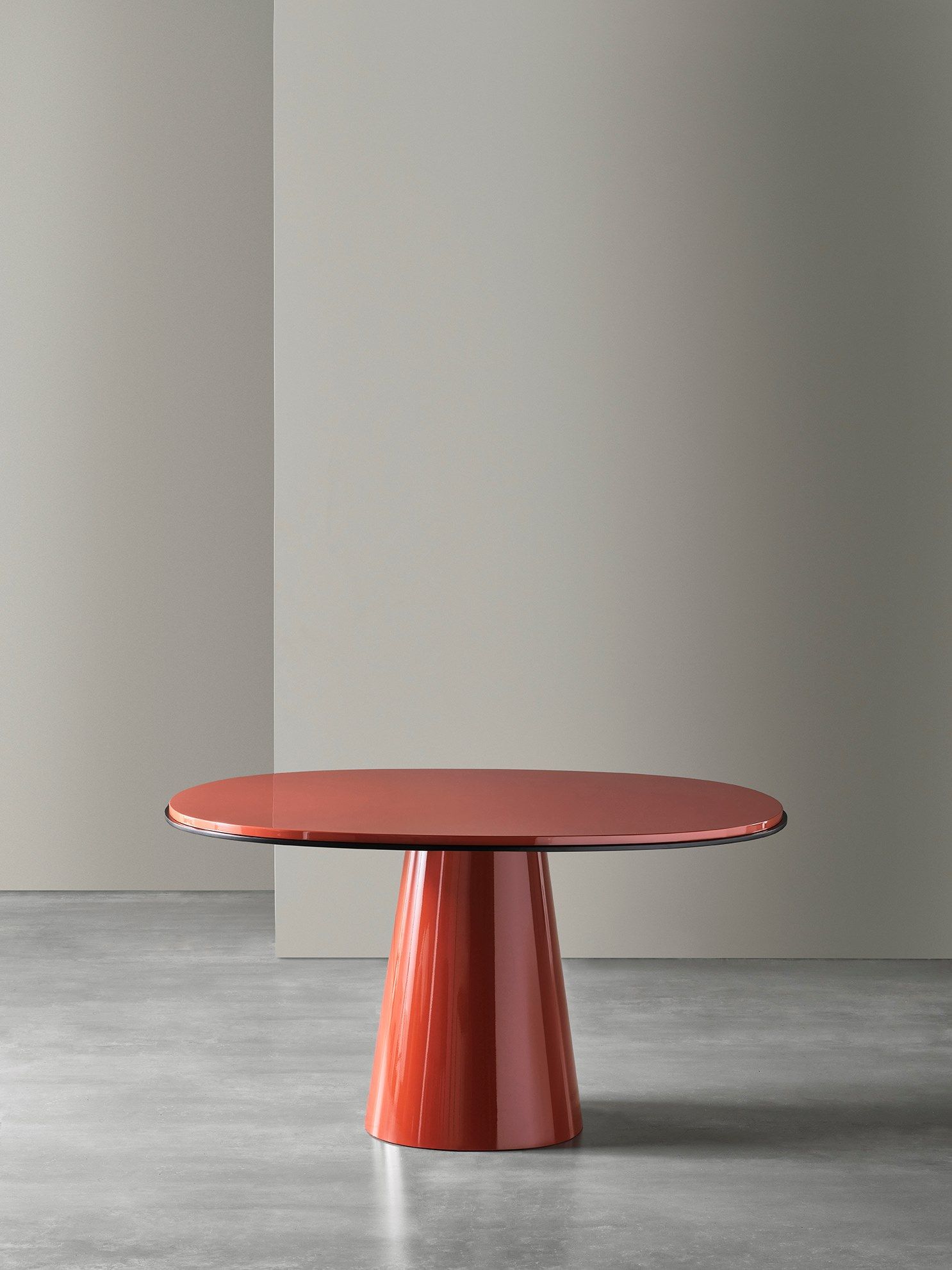 OWEN Round natural stone dining table By Meridiani | design Andrea Parisio