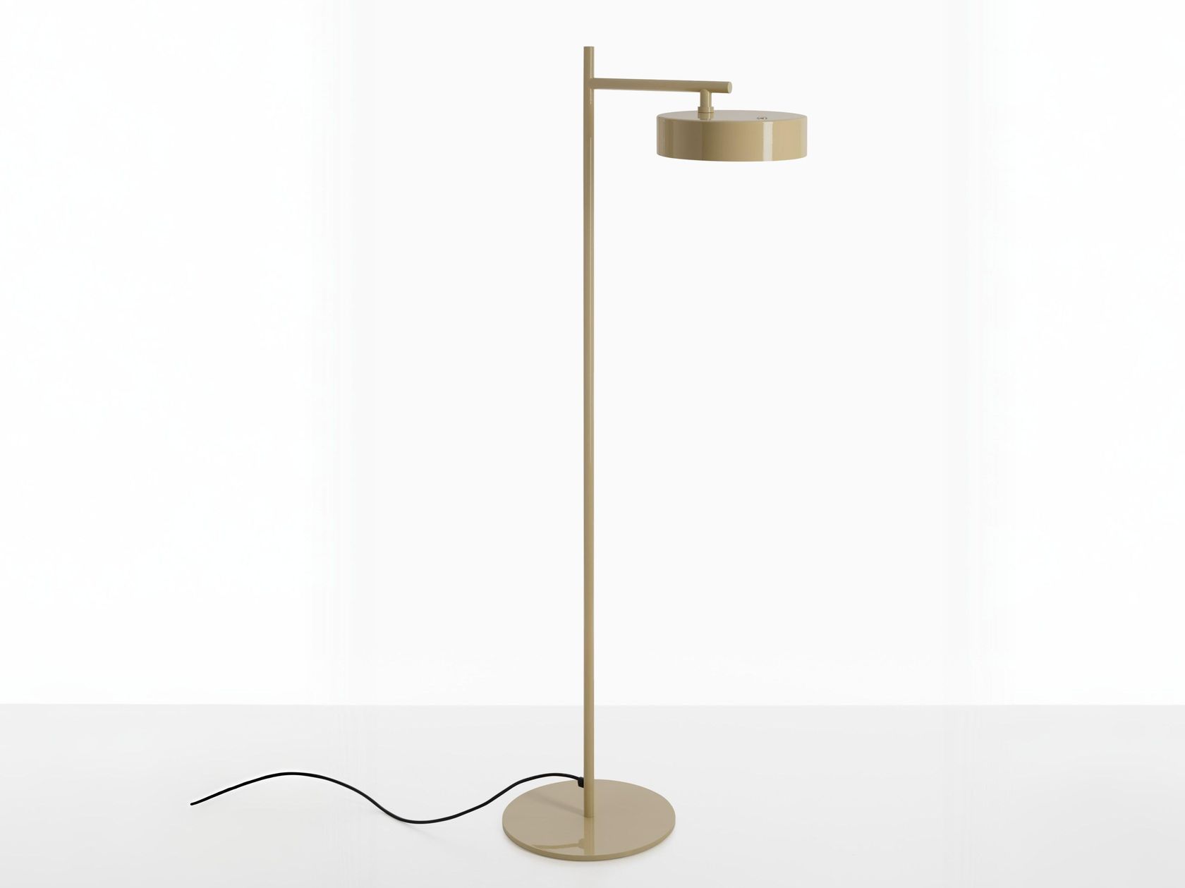 Oluce: Lampade da tavolo e da terra di design | Archiproducts