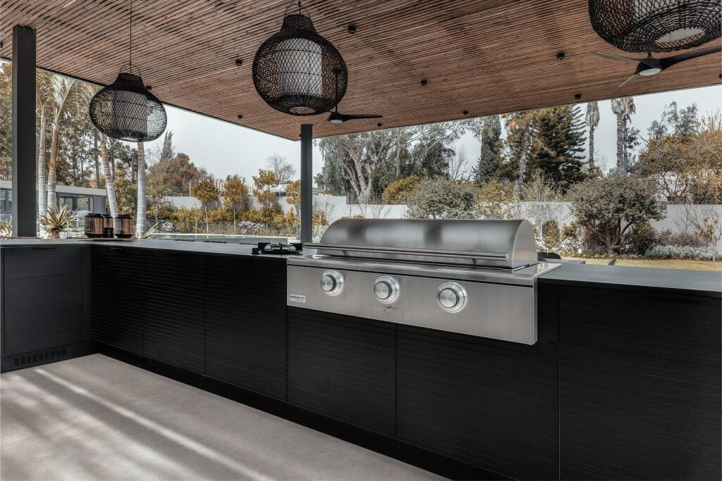 VILLA IN SAVION Outdoor kitchen By Outopia