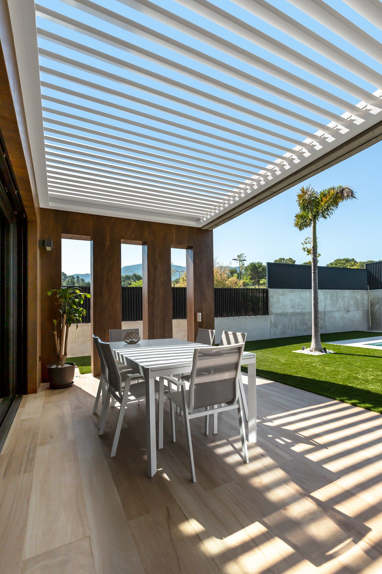 P-150 | Bioclimatic pergola Bioclimatic aluminium pergola with ...