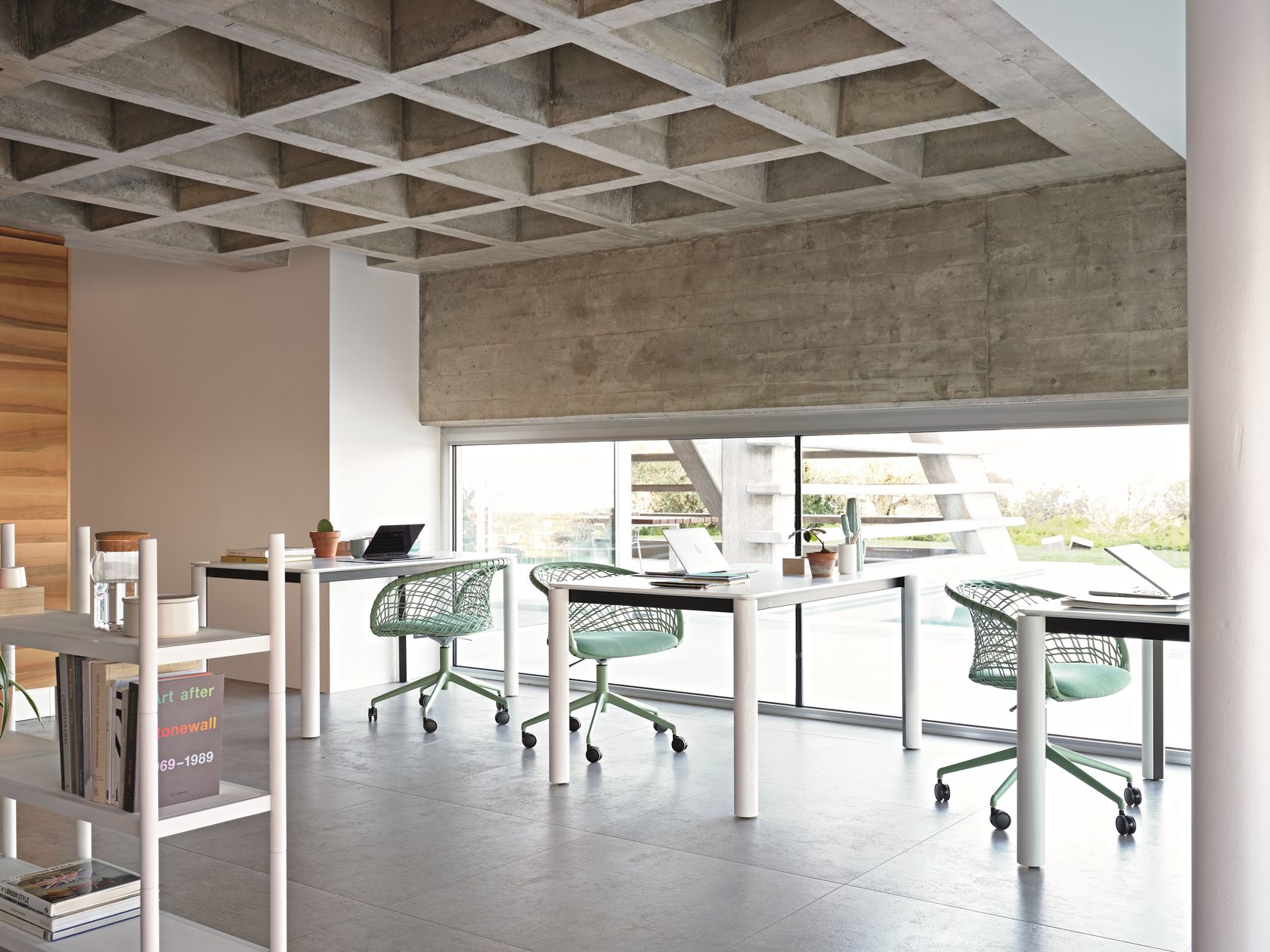 Swivel office chair with 5-Spoke base with castors P47 DP TS-CU P47 ...