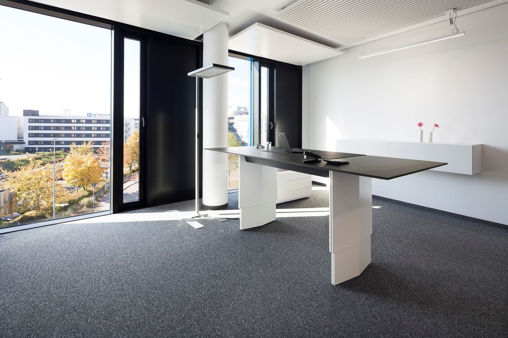 PACE | Height-adjustable office desk By RENZ design Jehs+Laub