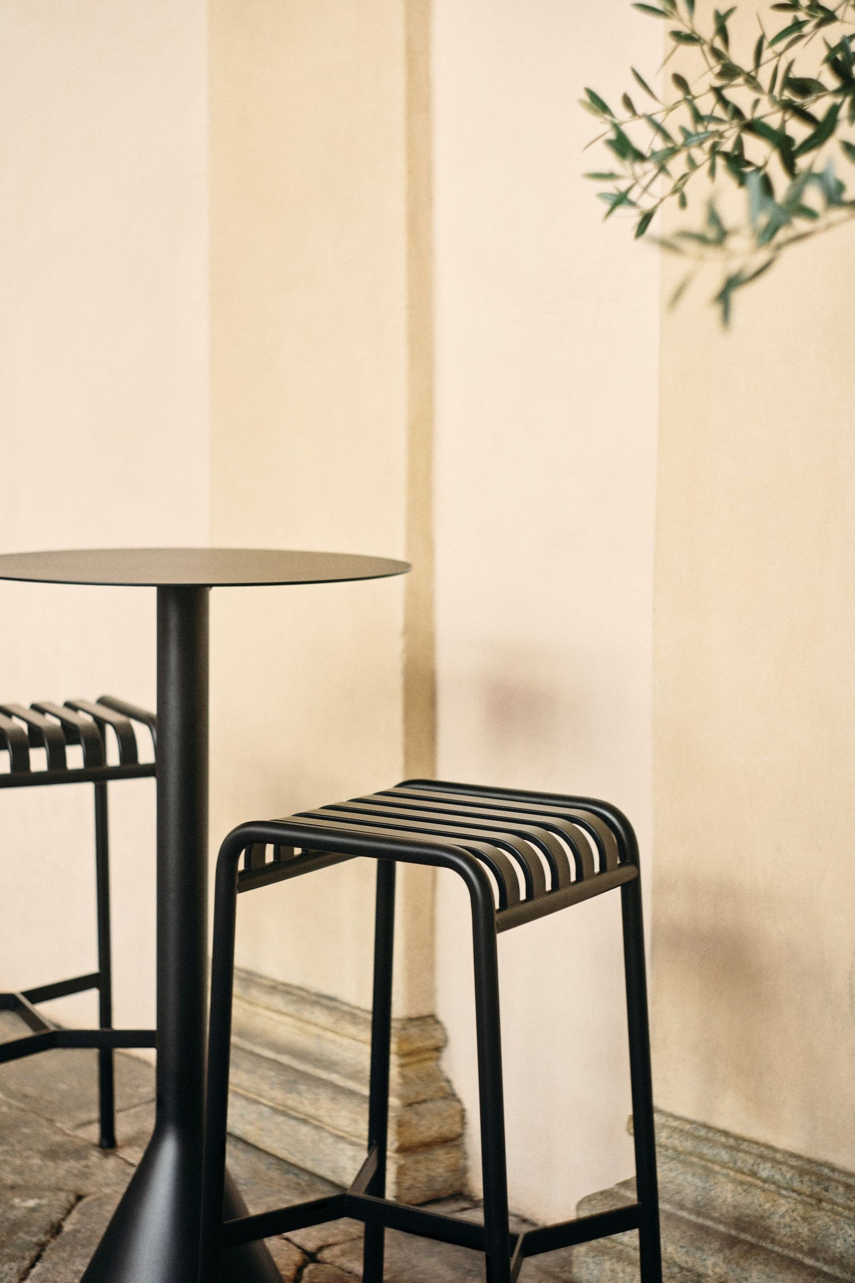 PALISSADE CONE Steel high table By Hay | design Ronan & Erwan Bouroullec