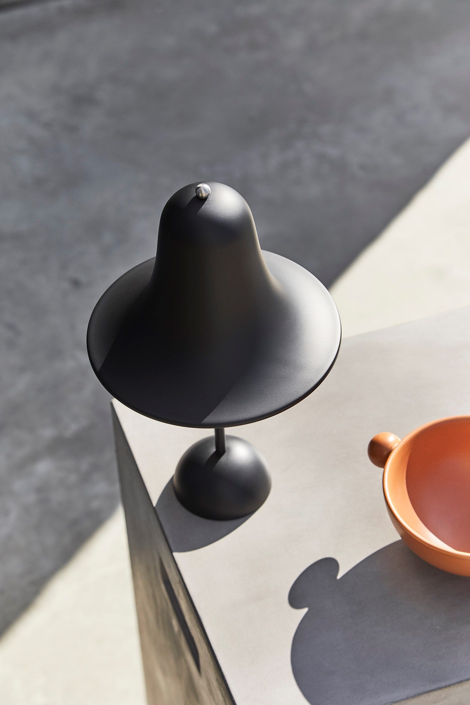 PANTOP PORTABLE LED cordless table lamp By Verpan | design Verner Panton