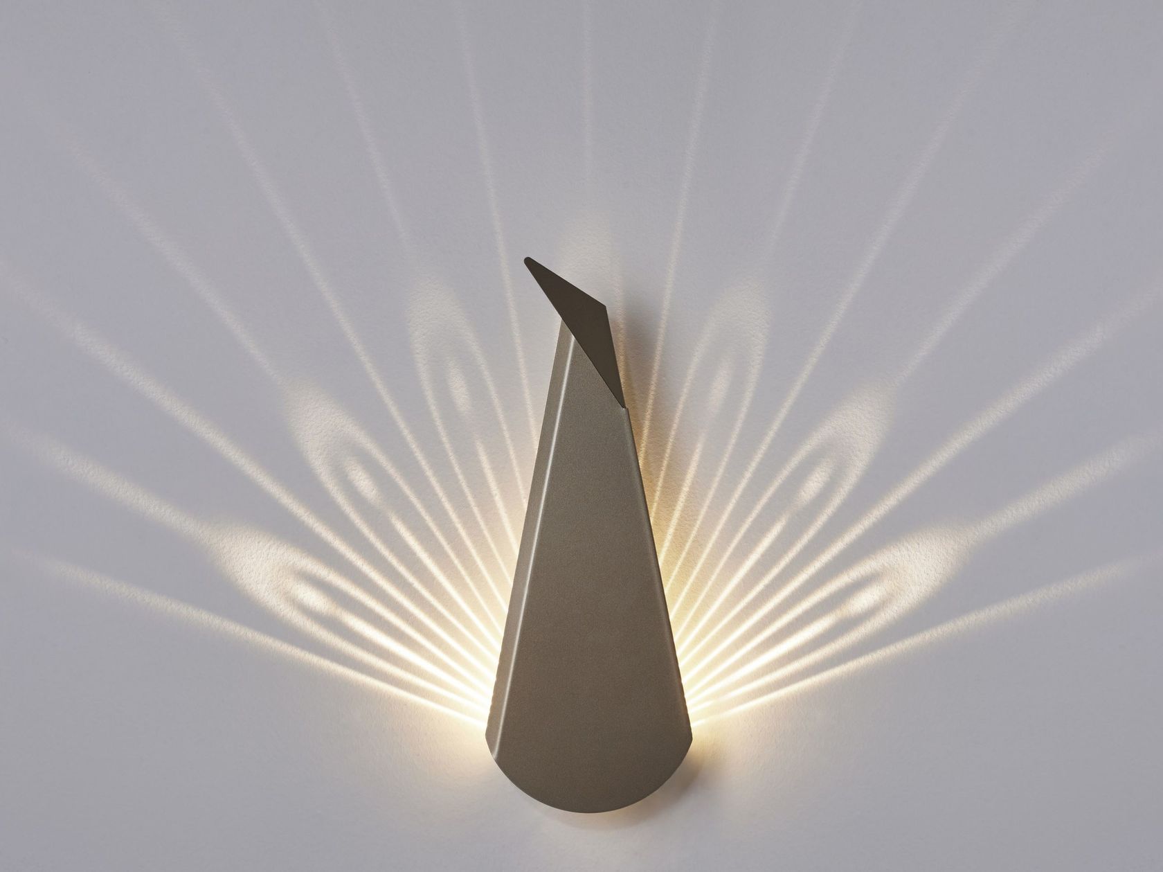 Applique a LED a luce indiretta in alluminio PAON By Compagnie