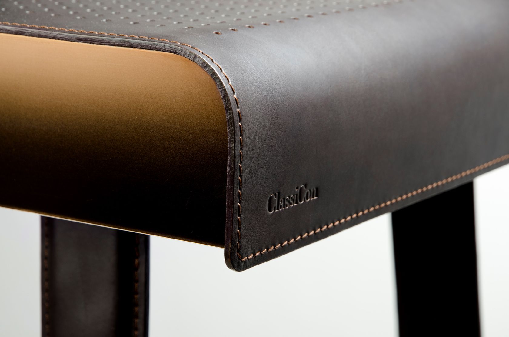 PEGASUS HOME DESK writing desk By ClassiCon