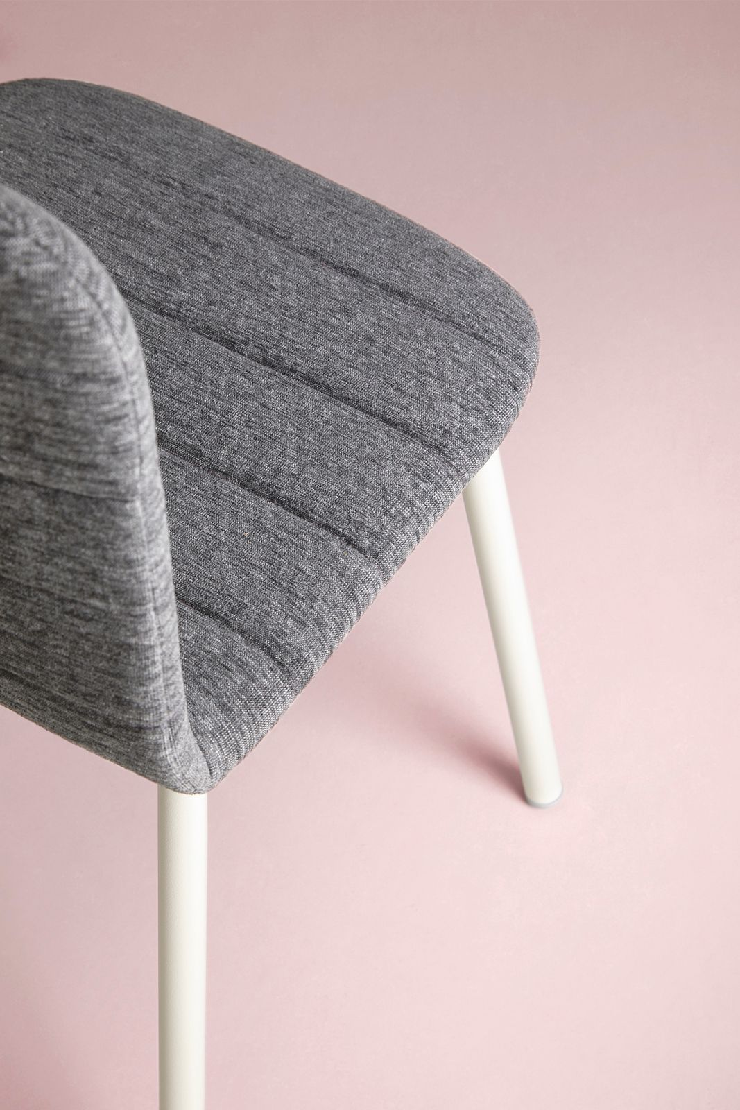 PEPPER Upholstered fabric chair By Mobliberica
