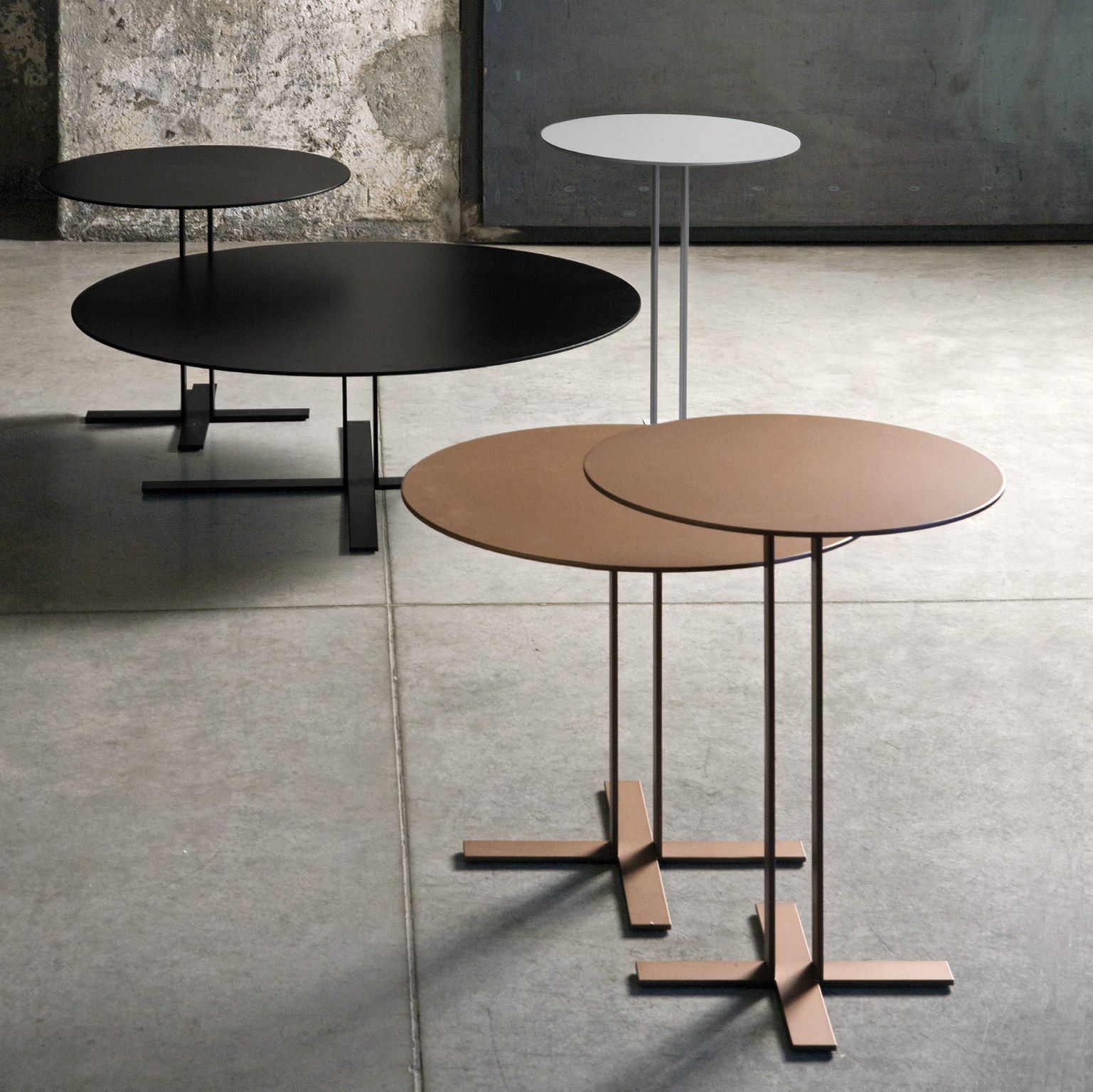 Round MDF coffee table PIÙ By Saba Italia design Giuseppe Viganò