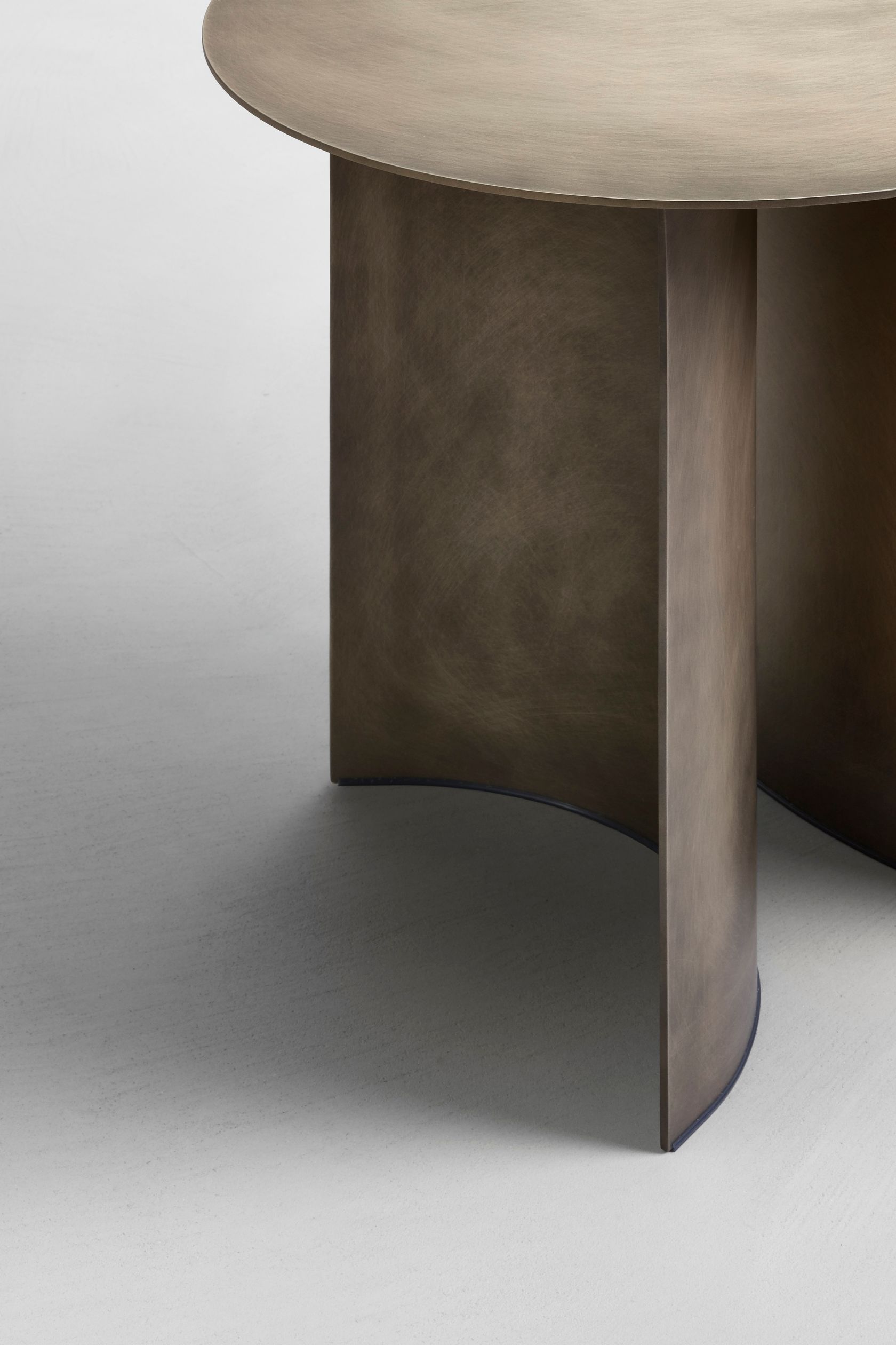 PIERRE Round metal coffee table By Flou