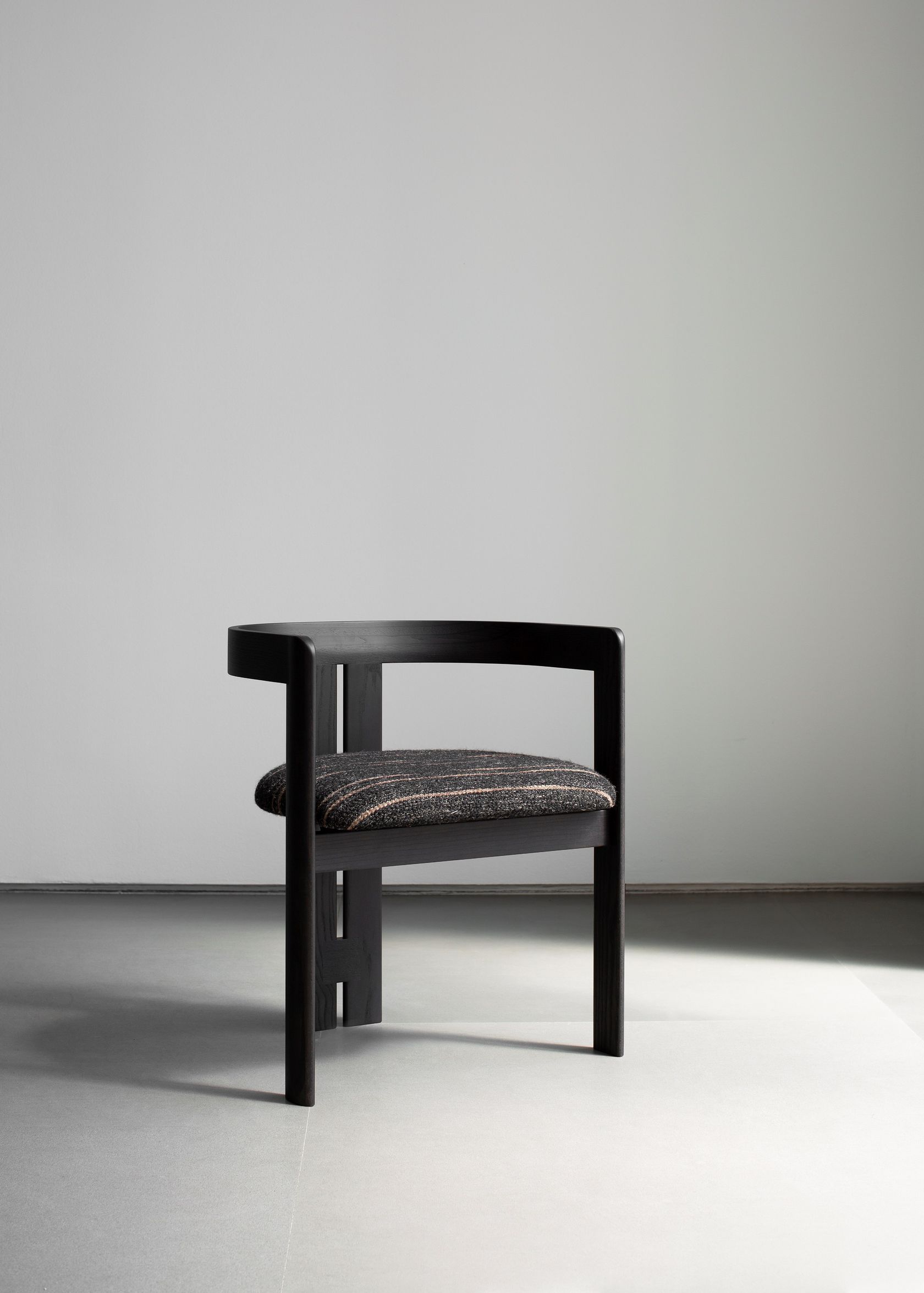 PIGRECO Wooden chair with integrated cushion By Tacchini | design Tobia ...