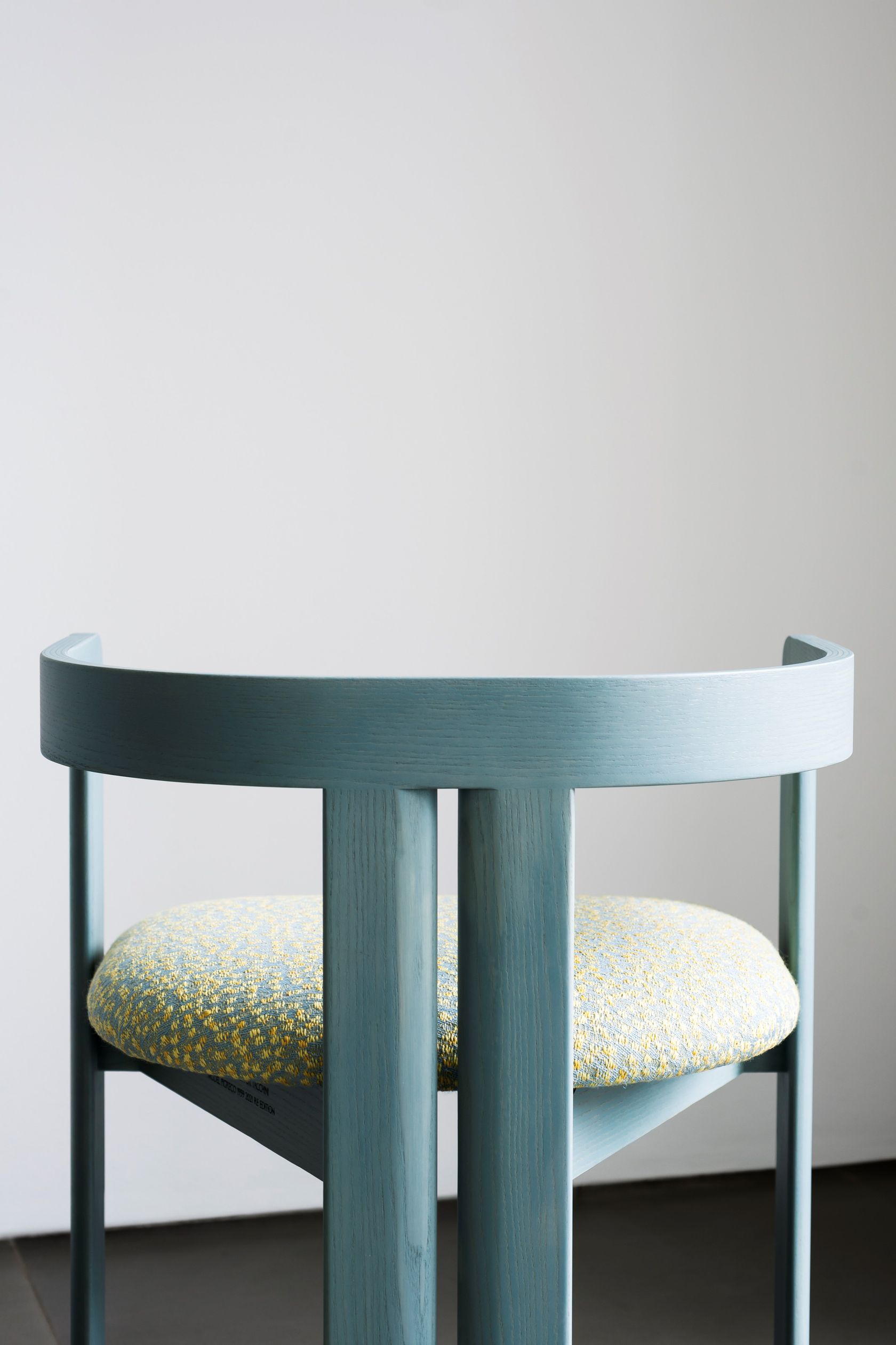 PIGRECO Wooden chair with integrated cushion By Tacchini | design Tobia ...