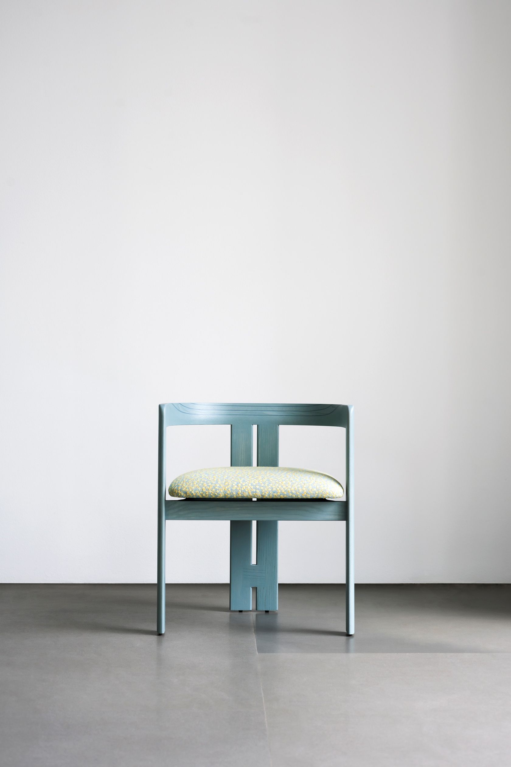 PIGRECO Wooden chair with integrated cushion By Tacchini | design Tobia ...