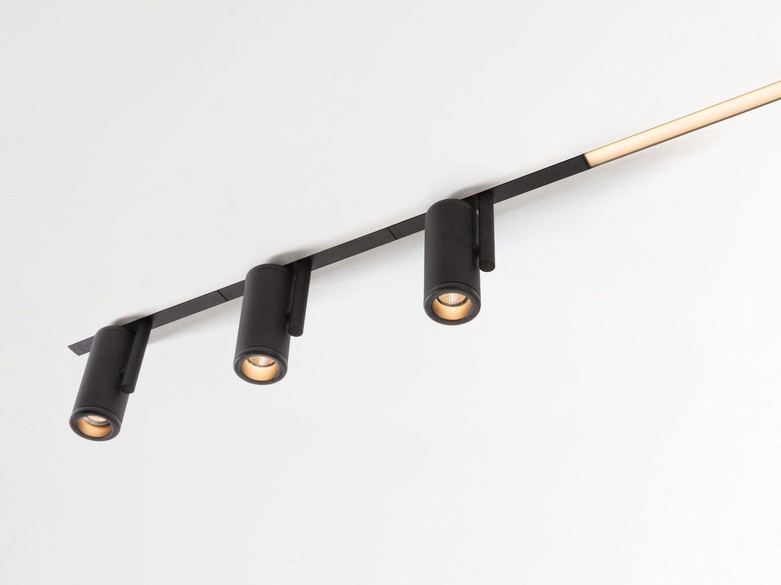PISTA - MÉDARD 42 TRACK Pista Collection By Modular Lighting Instruments