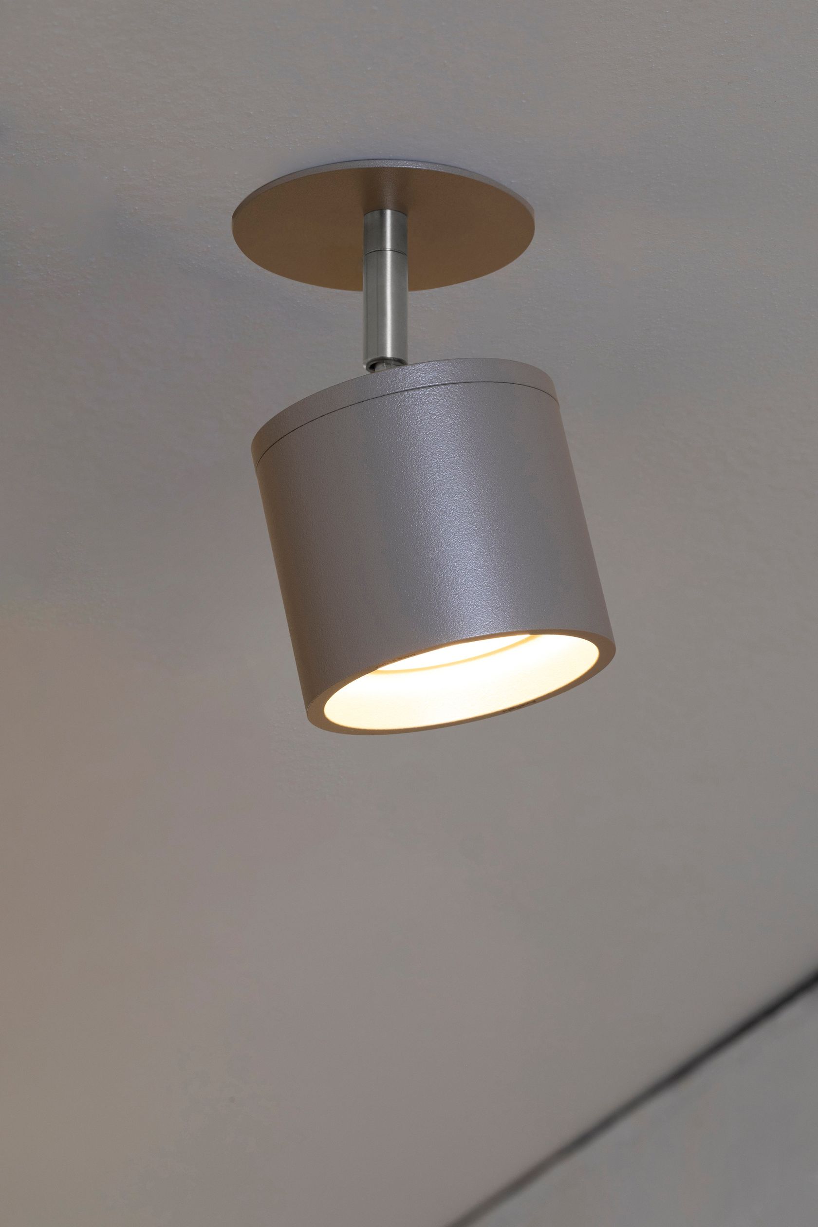 PIVOT Adjustable round ceiling spotlight By AXOLIGHT | design Ryosuke ...