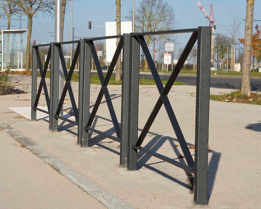 PIXEL Metal pedestrian barrier By GHM-ECLATEC | design Stoa Architecture
