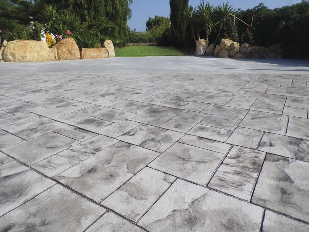 Low-thickness stamped concrete PLAM STAMPABLE OVERLAY By Isoplam