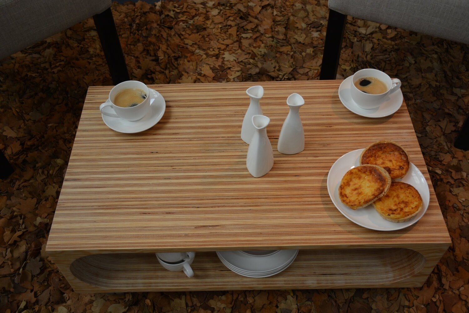 Low rectangular coffee table with castors PLANCK By Dasein