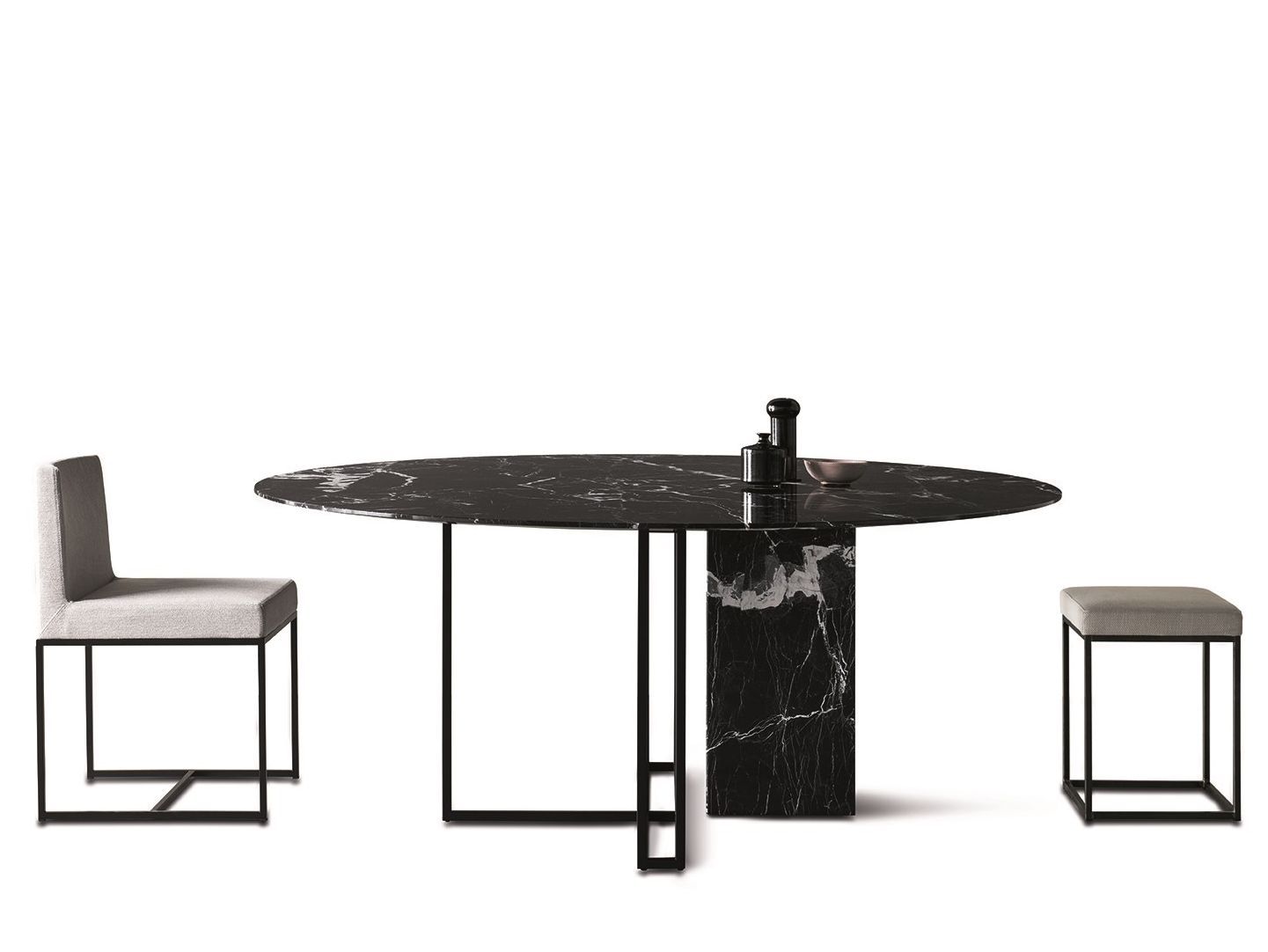 PLINTO Round marble table By Meridiani | design Andrea Parisio