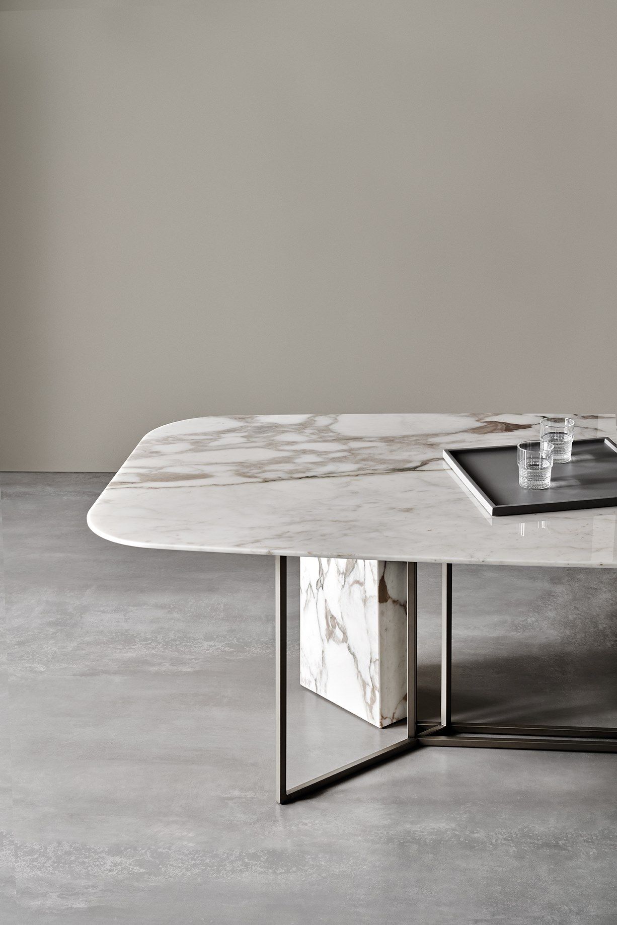 PLINTO | Dining table By Meridiani design Andrea Parisio