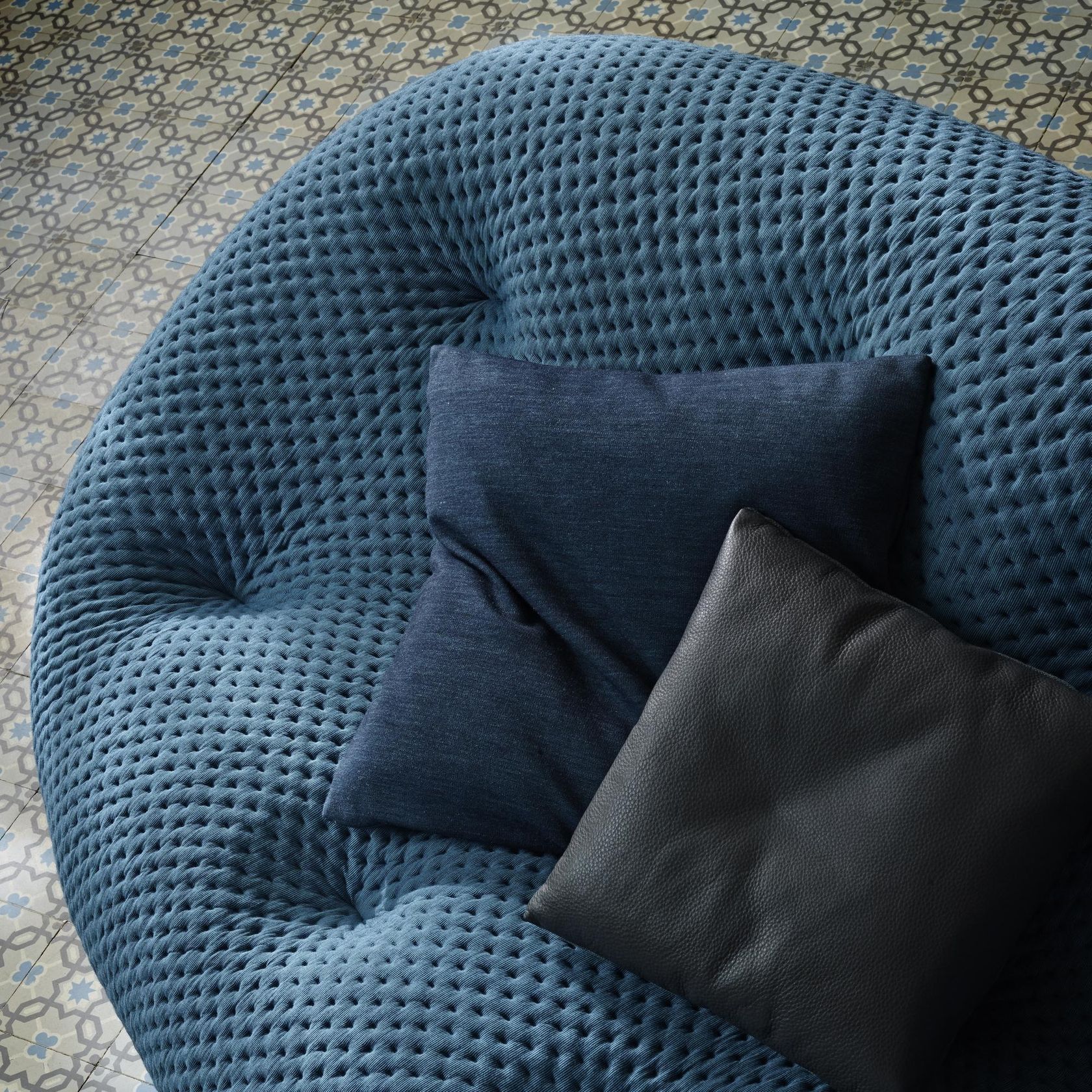 PLOUM 2 seater tufted fabric sofa By Ligne Roset | design Ronan & Erwan ...