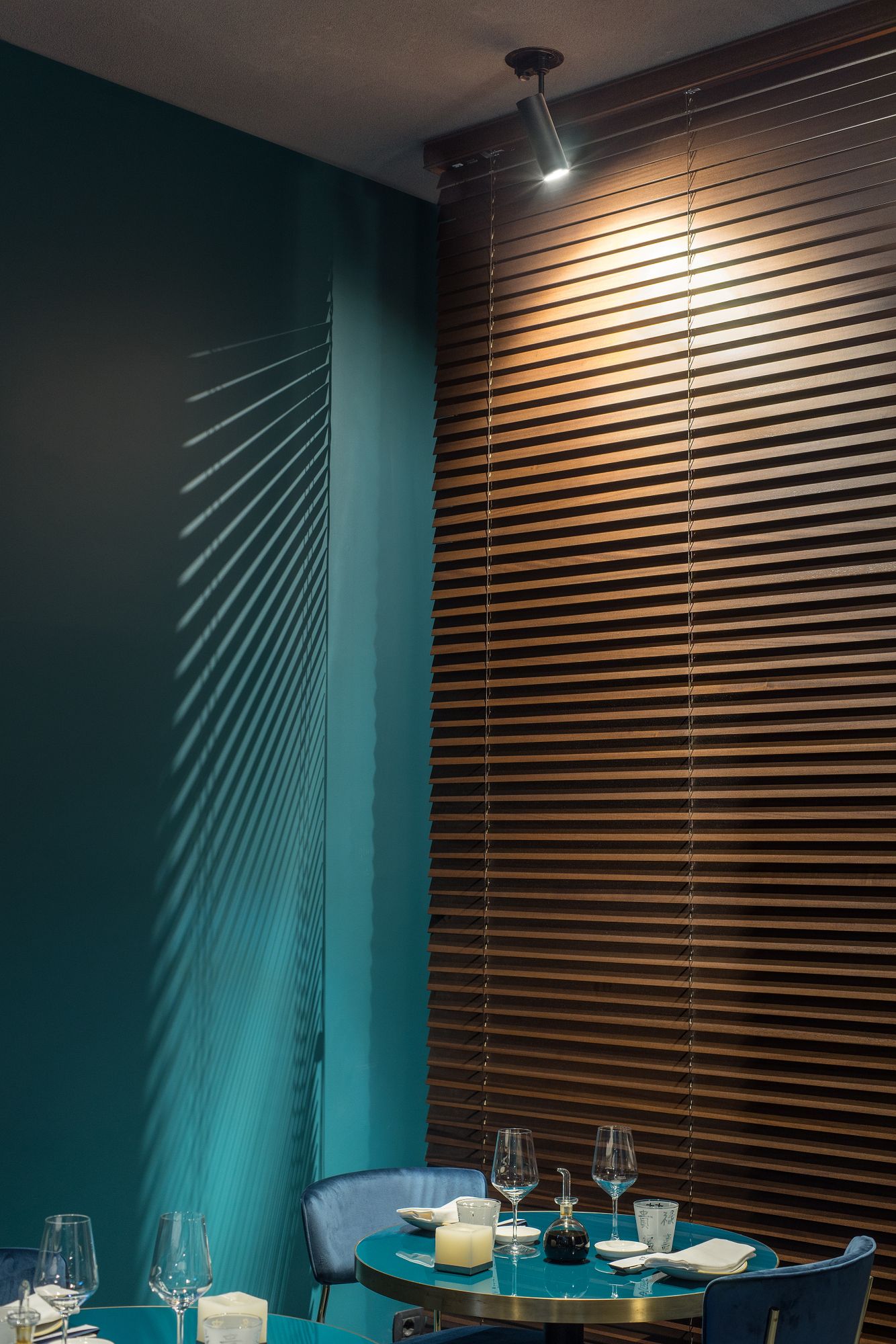 POUND LED powder coated aluminium track-Light By Linea Light Group