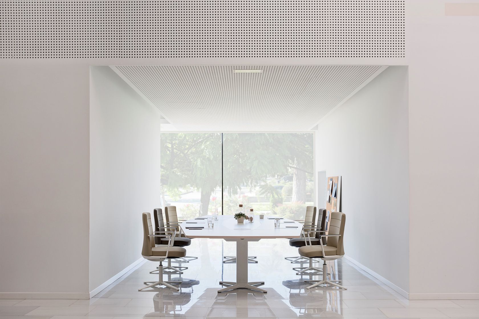POWER | Meeting table Power Collection By ACTIU design Javier Cuñado