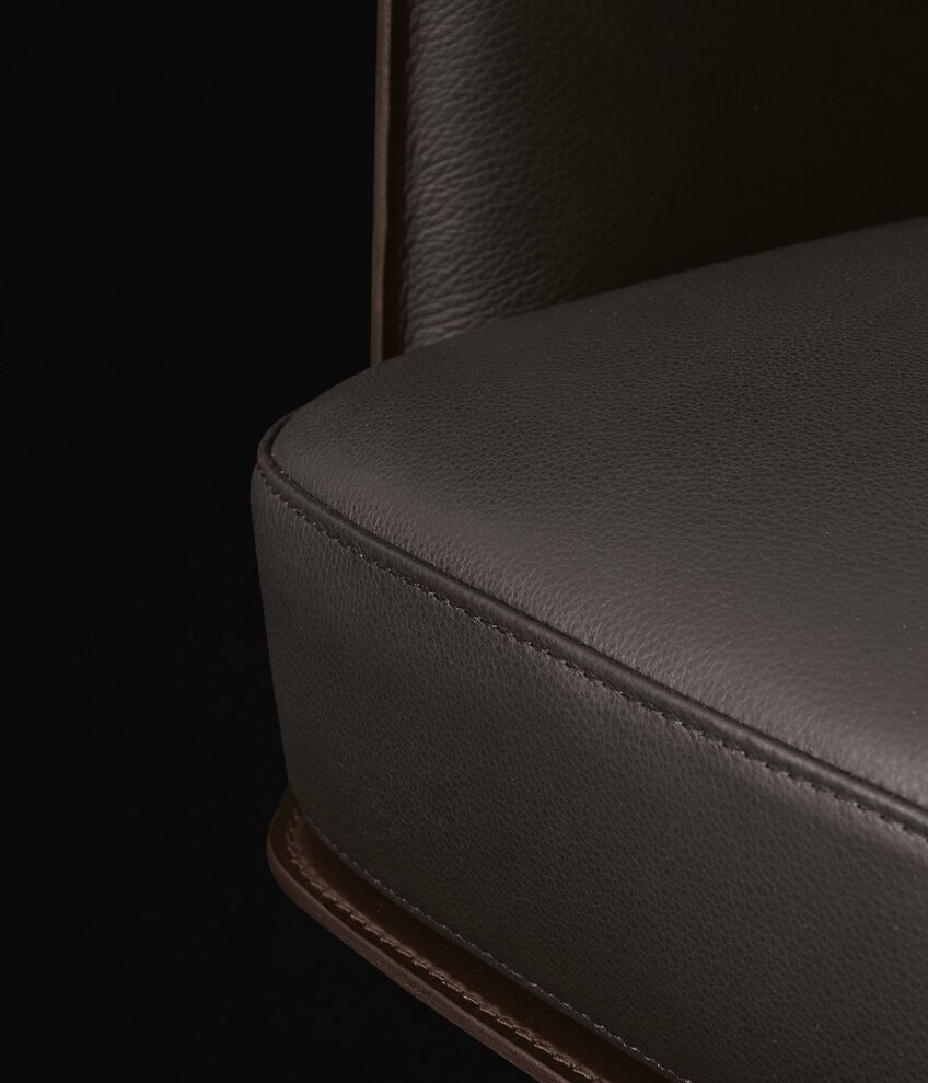 STANFORD LOUNGE Swivel leather armchair with 4-spoke base with armrests ...