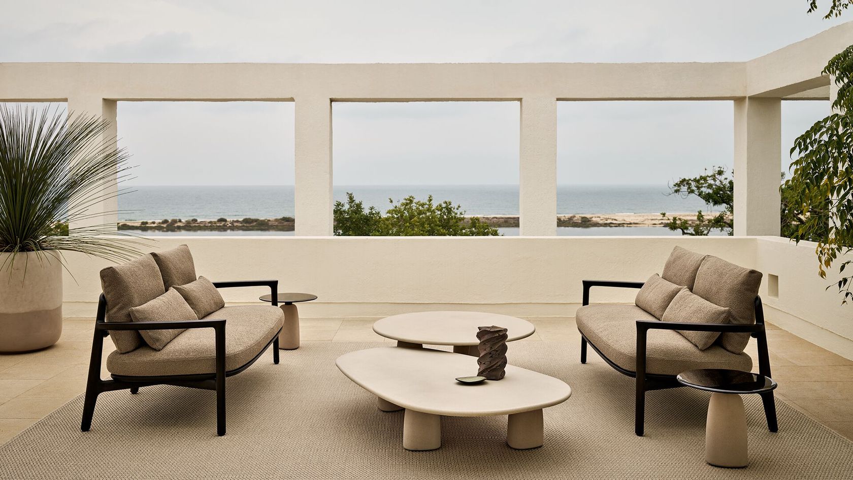 STRATA Round garden side table By Poliform