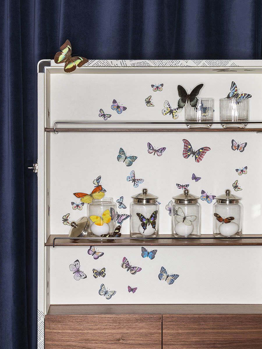 ISIDORO ULTIME NOTIZIE Bar cabinet By Poltrona Frau | design Jean-Marie ...