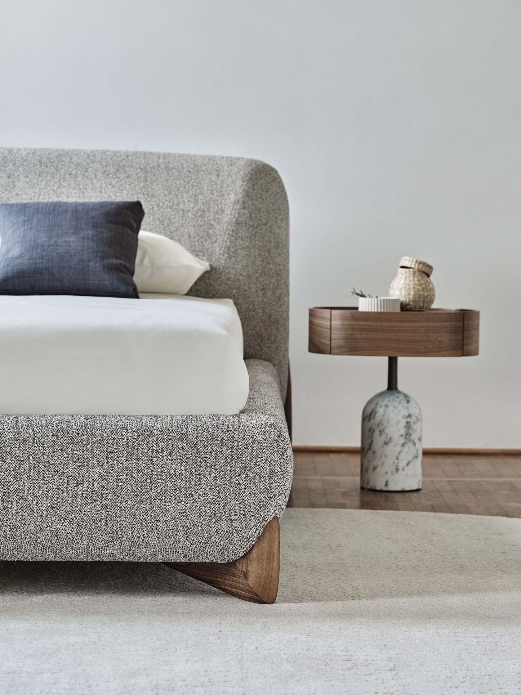 SOFTBAY | 床 床 By Porada | design Giuseppe Viganò