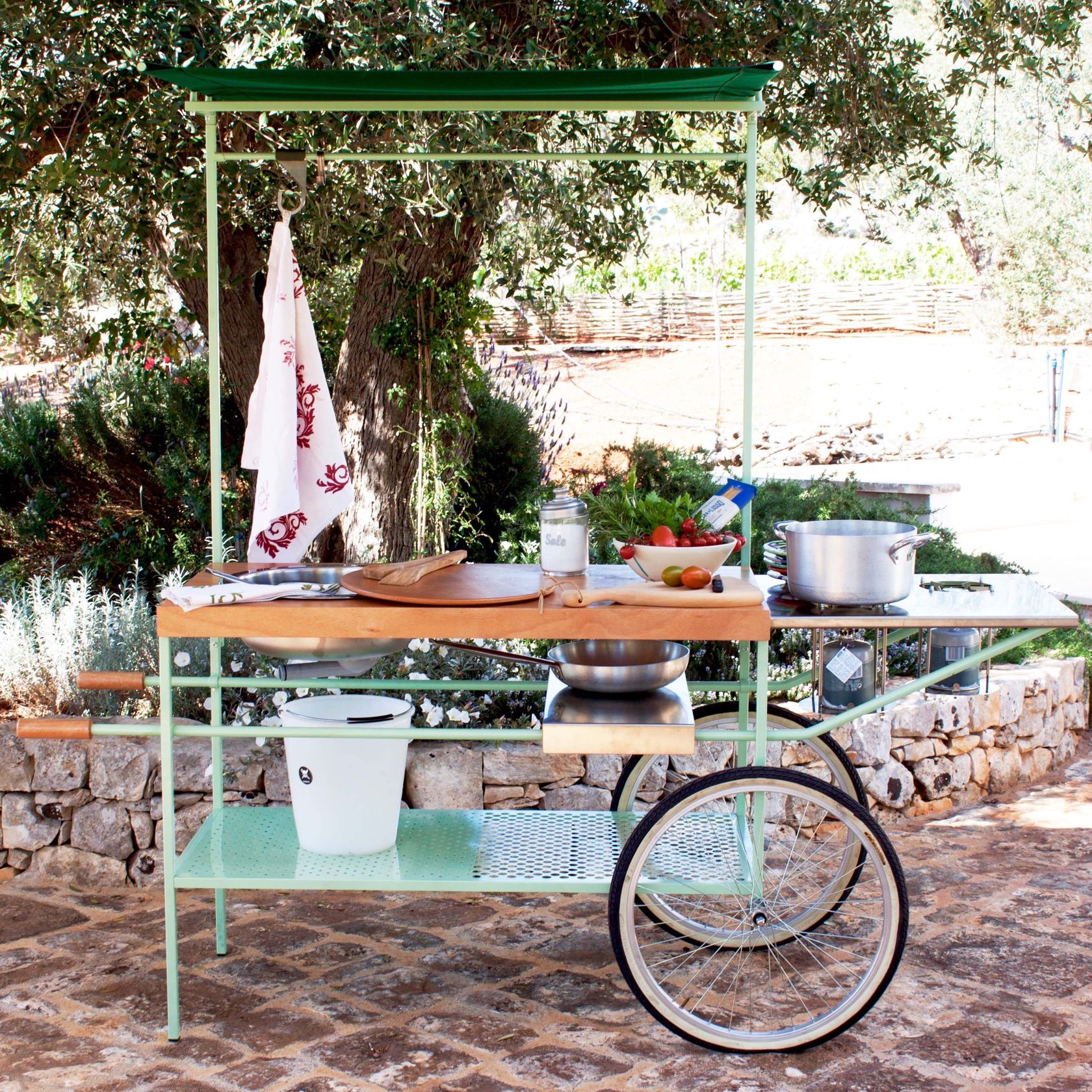 Q-CINA Mobile kitchen By Officine Tamborrino | design MoMAng