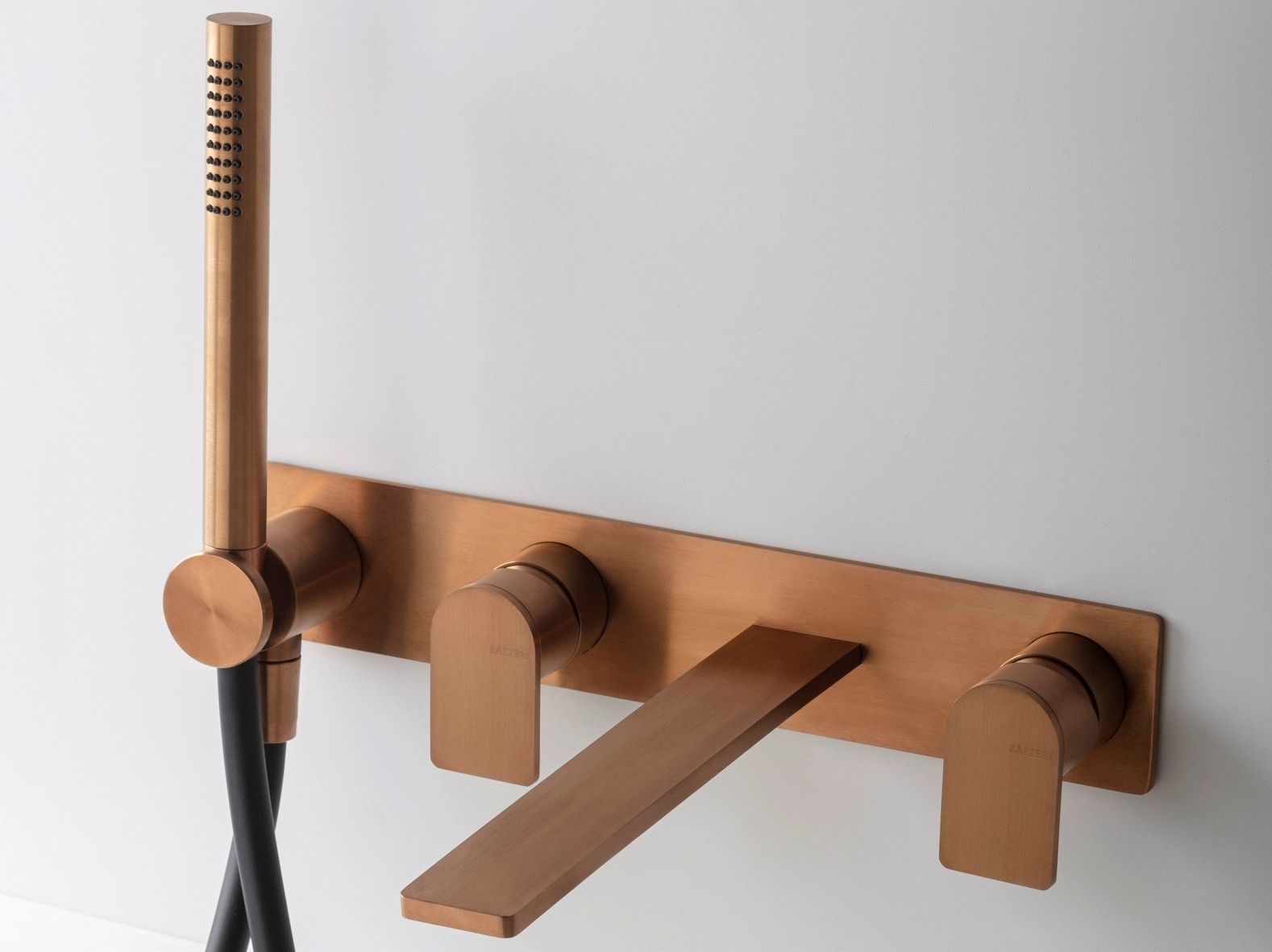 Q316 | Wall-mounted bathtub mixer By ZAZZERI design Roberto Innocenti