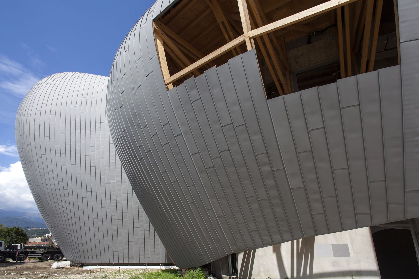 QUARTZ-ZINC® Continuous metal laminate for facade By VMZINC