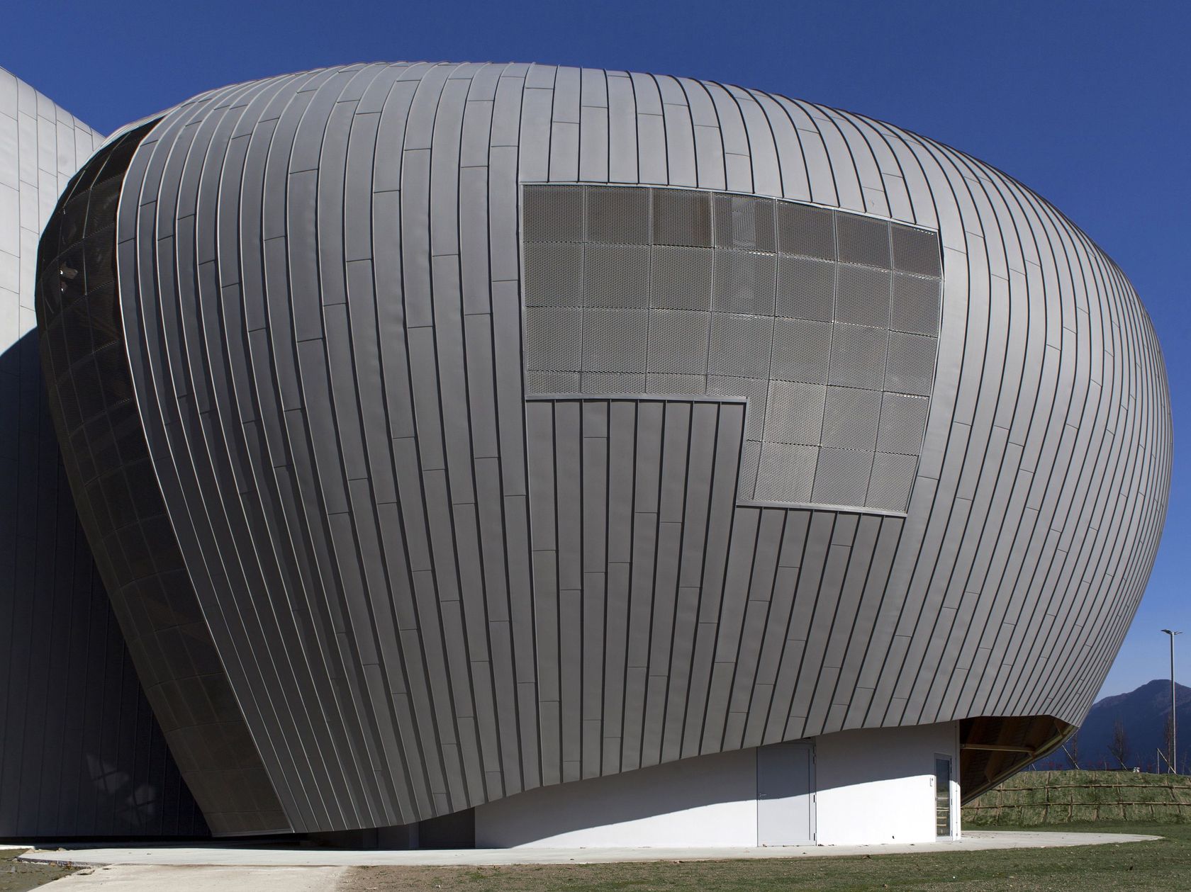 QUARTZ-ZINC® Continuous metal laminate for facade By VMZINC