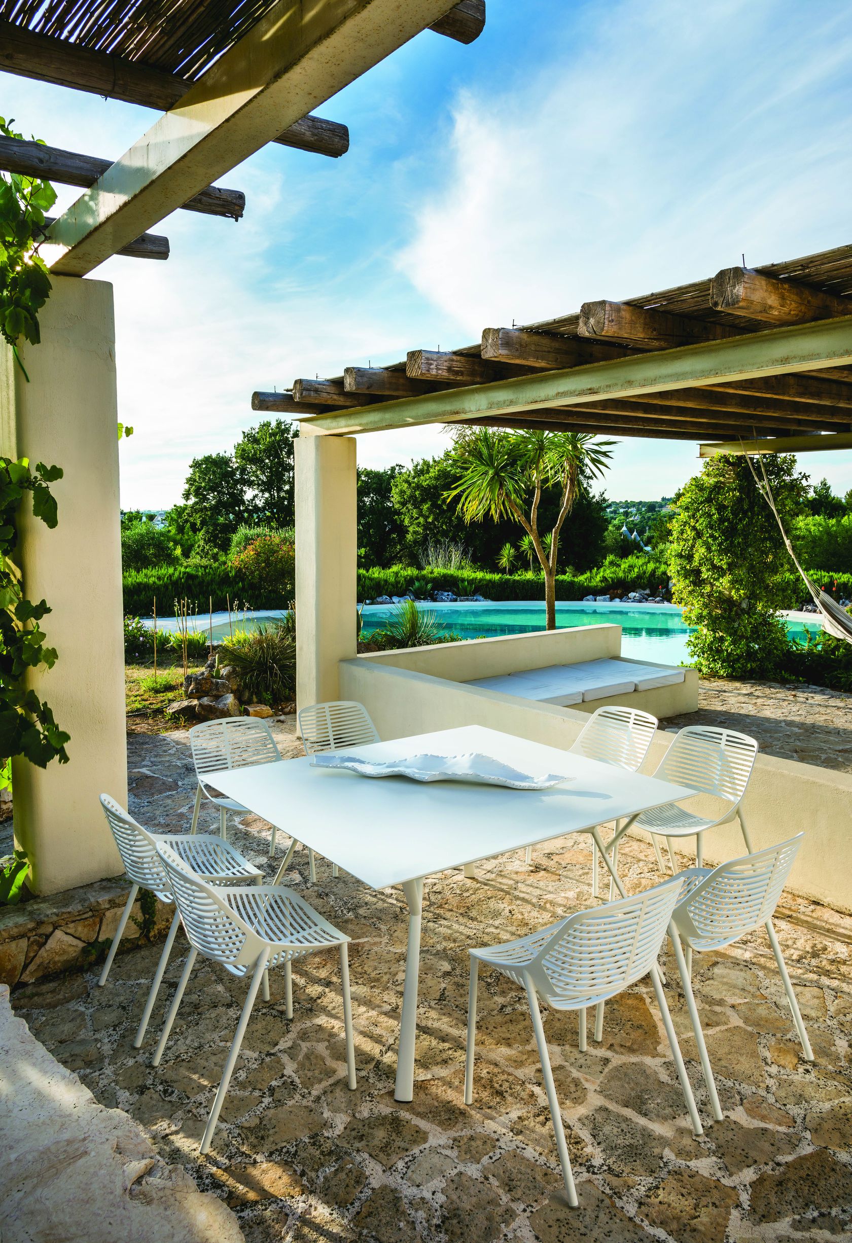 RADICE QUADRA Square aluminium garden table By FAST | design Robby ...