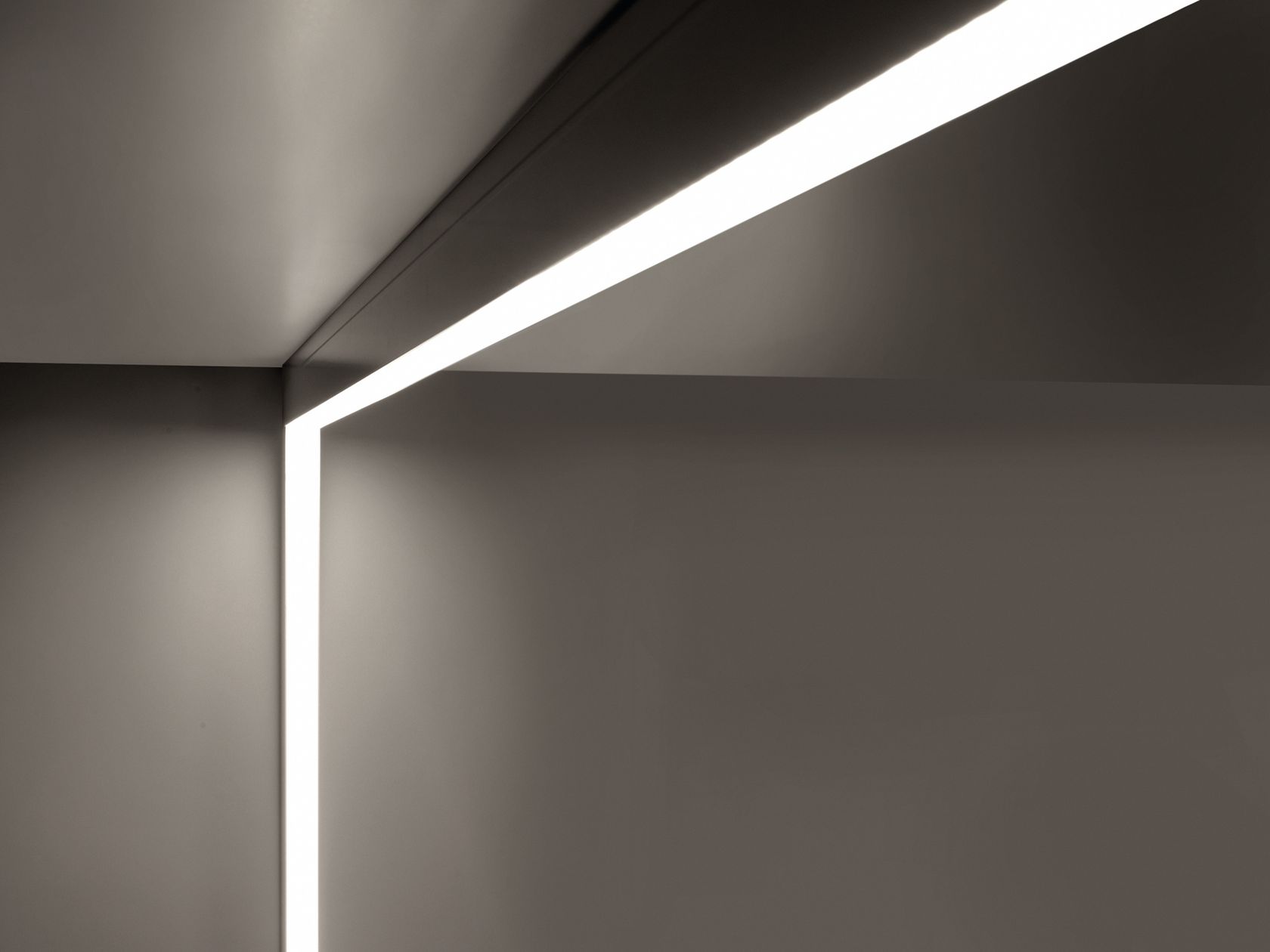 RAIL LED wall lamp By EGOLUCE